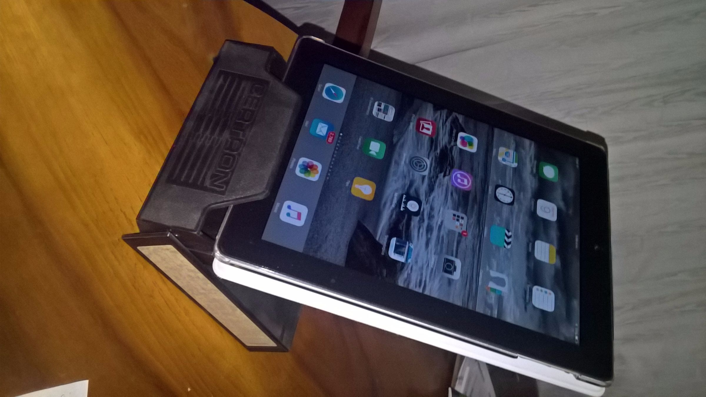 Simple and Cheap IPad Stand : 3 Steps (with Pictures) - Instructables