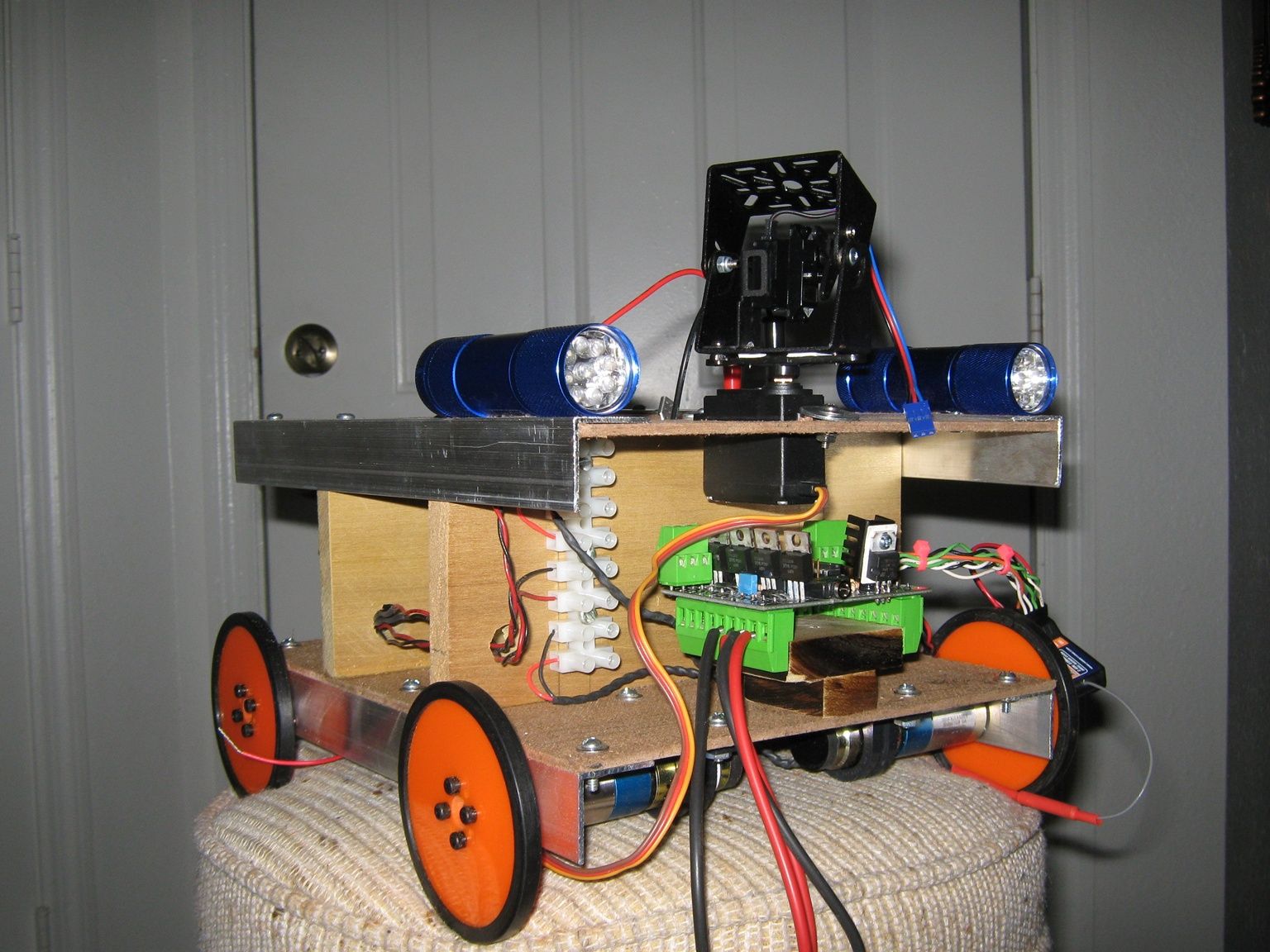 Robot 1: "Little Jimmy" Based on PICAXE-18M2 : 11 Steps - Instructables