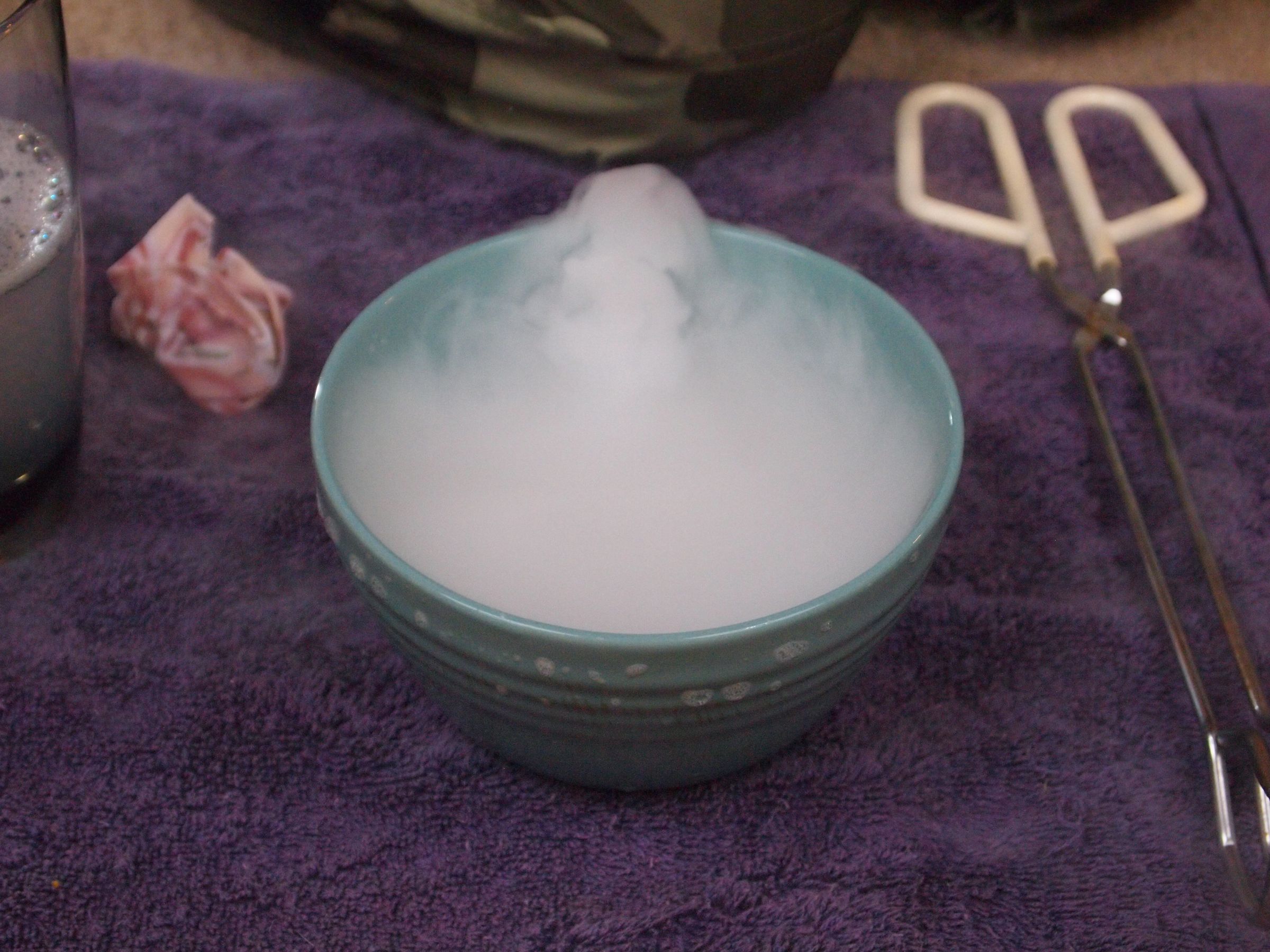 Dry Ice Bubble Project for Kids : 4 Steps (with Pictures) - Instructables