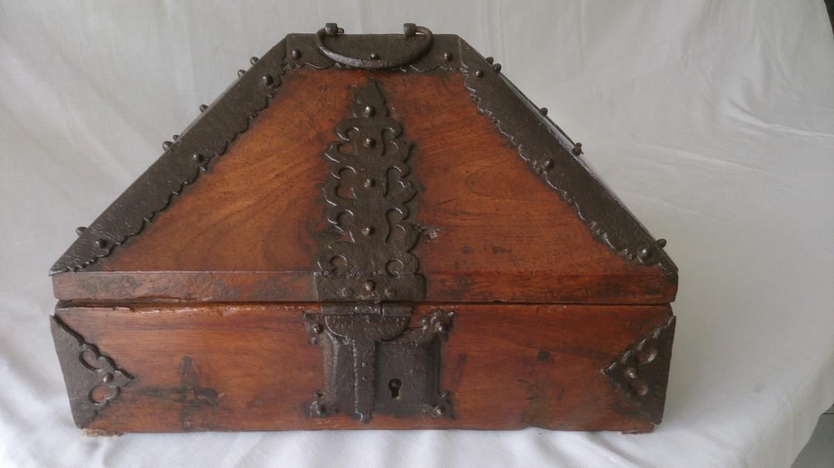 Medieval / Renaissance Box : 10 Steps (with Pictures) - Instructables