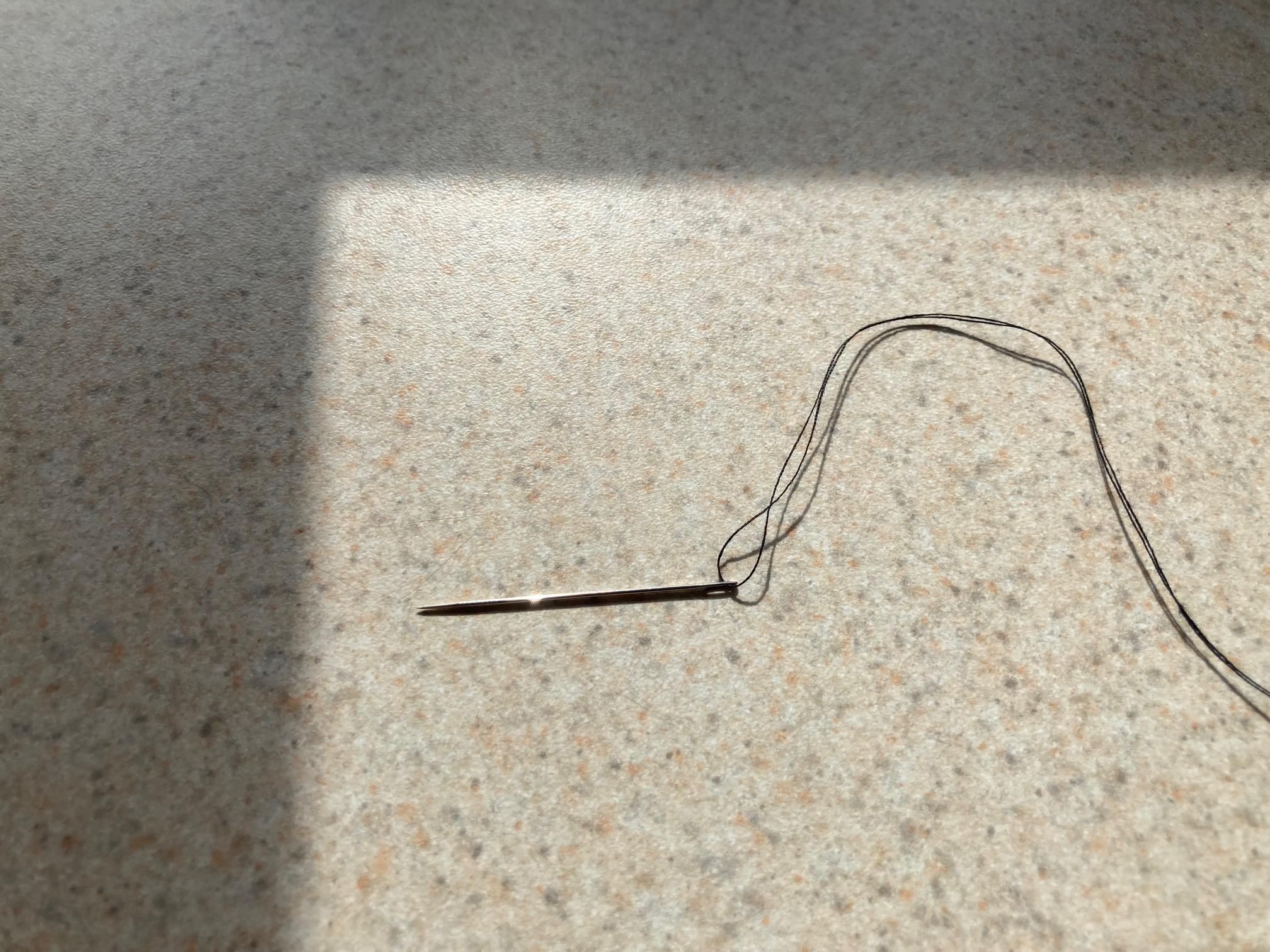 How to Thread a Needle : 7 Steps (with Pictures) - Instructables