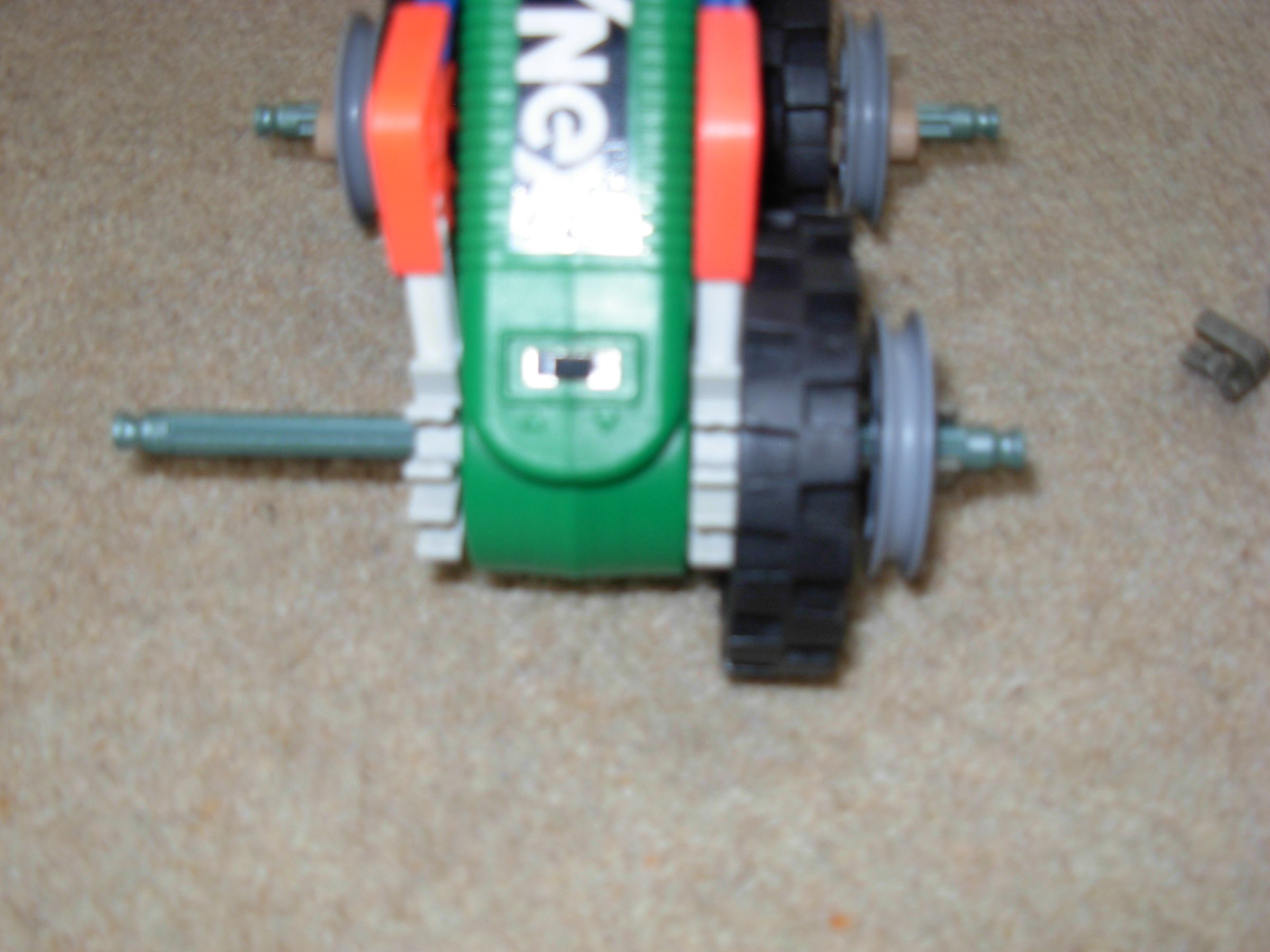K'nex Simple 4 Wheel Drive Car : 4 Steps - Instructables