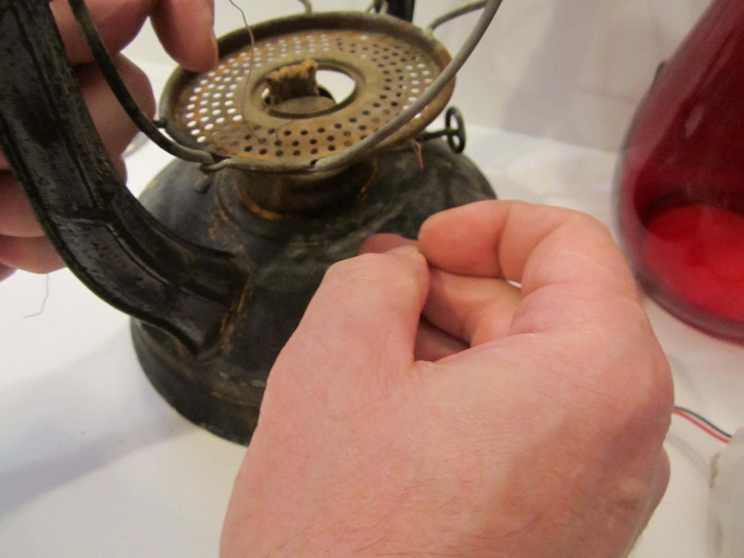 Vintage Monarch Barn Lamp Modification : 4 Steps - Instructables