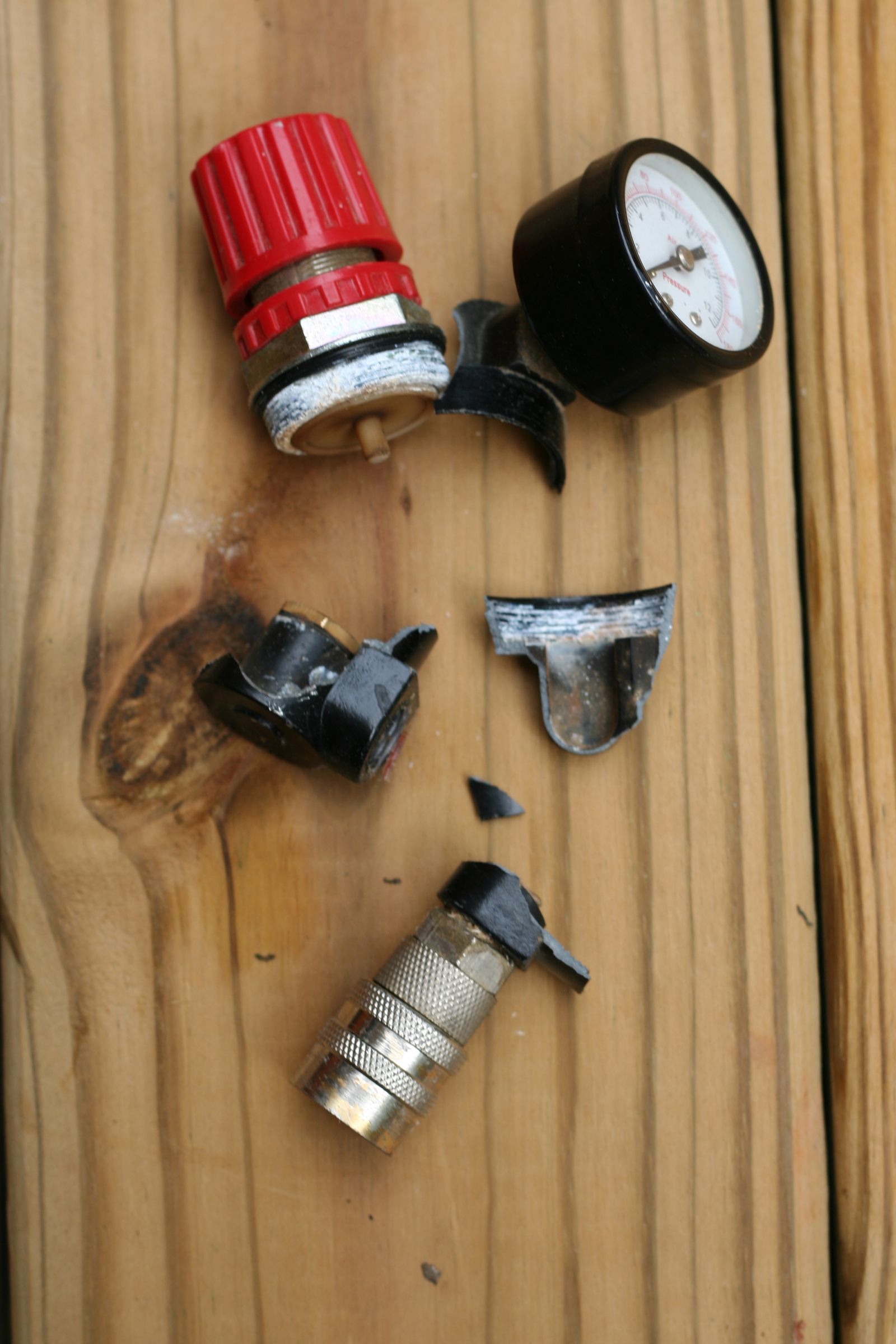 Replace the Regulator on a Pancake Air Compressor : 5 Steps (with ...