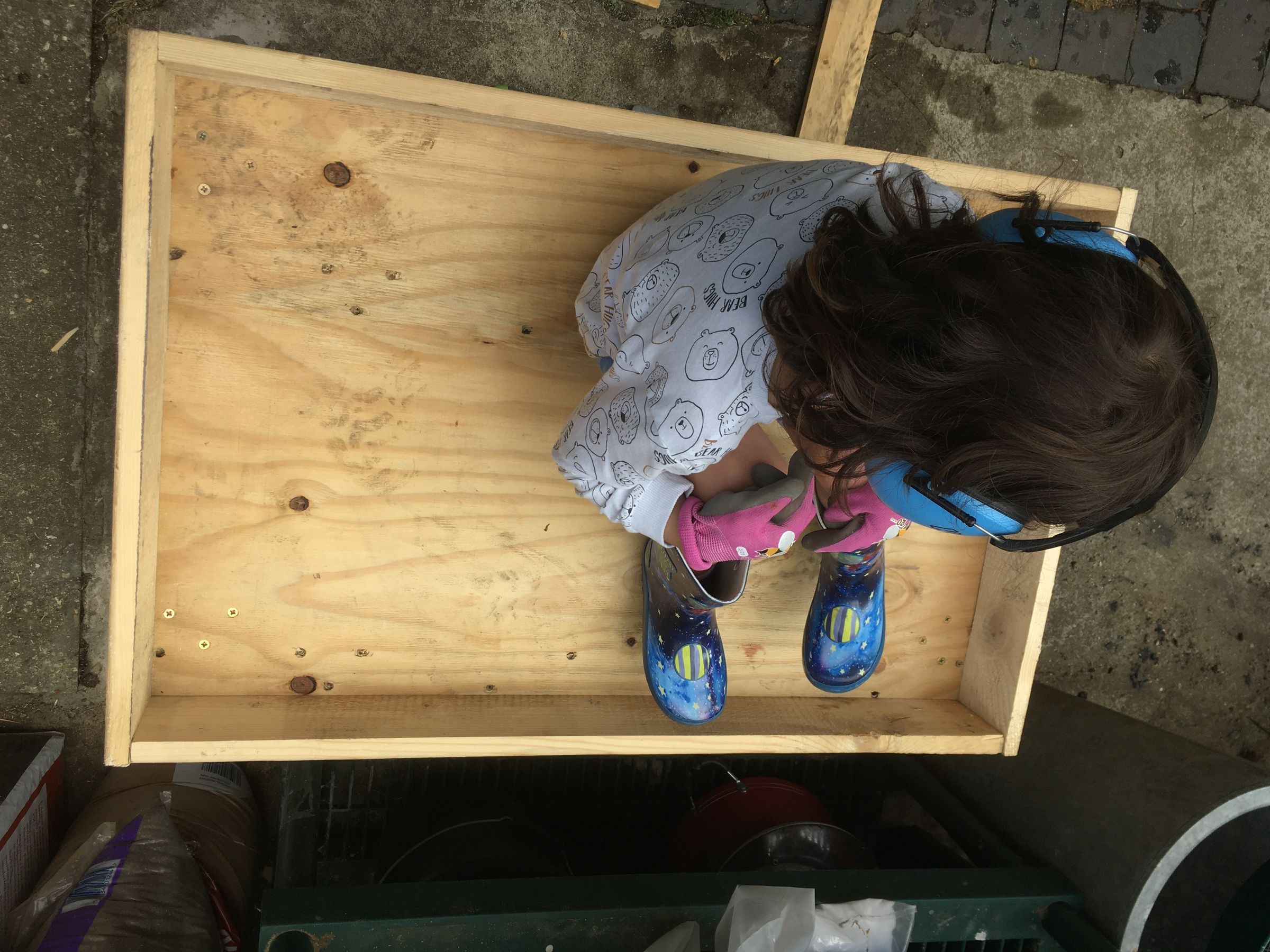 Quick & Cheap Outdoor Water Tray for Kids : 16 Steps (with Pictures ...