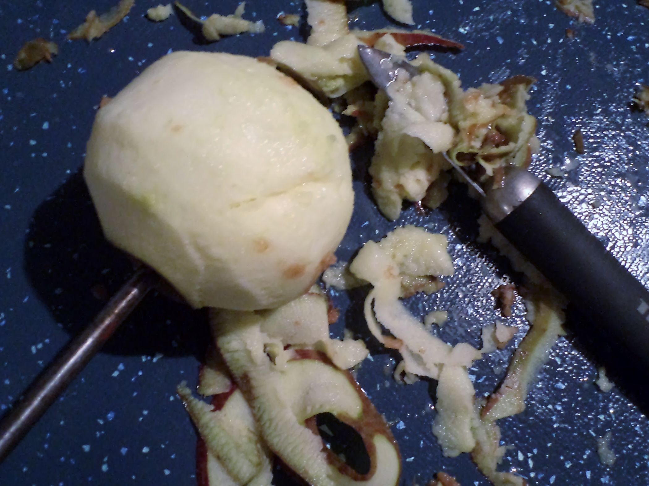 Peeling Apples - the Hacked Way : 4 Steps (with Pictures) - Instructables