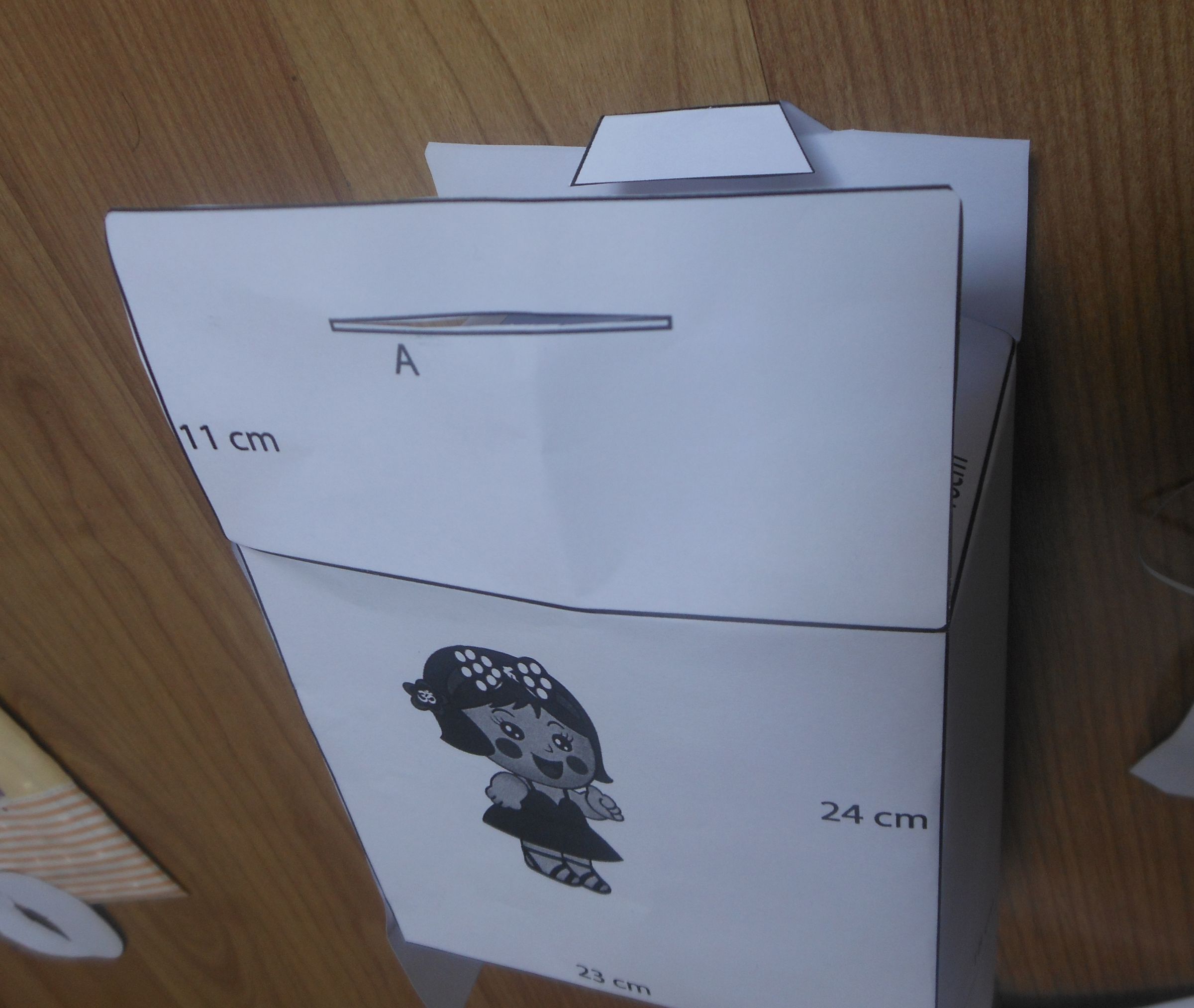 Miss La Sen Birthday Cake Box : 7 Steps - Instructables