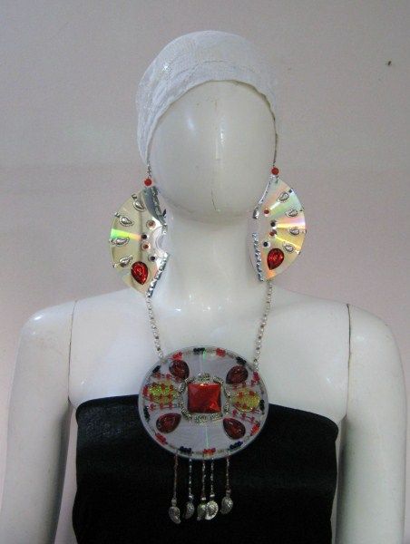 Transform Your Old CDs Into Stylish Ornamental Jewelry : 9 Steps ...
