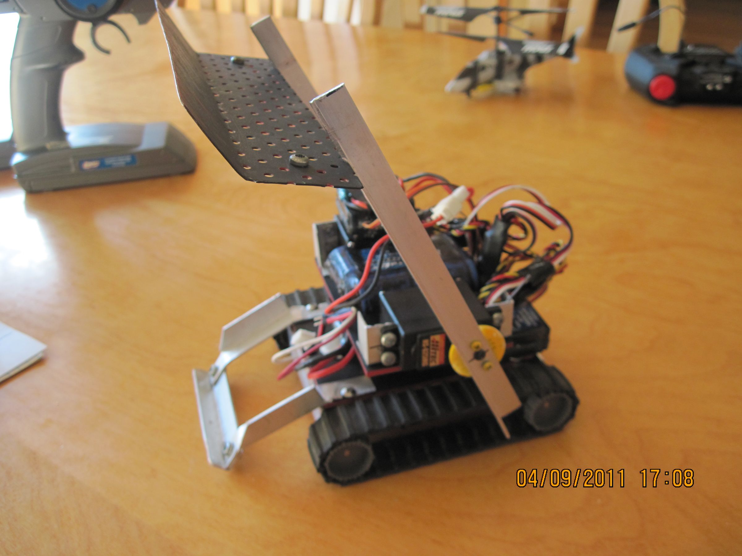 Sumo-Bot (TSA and Science Olympiad Rules) : 8 Steps - Instructables