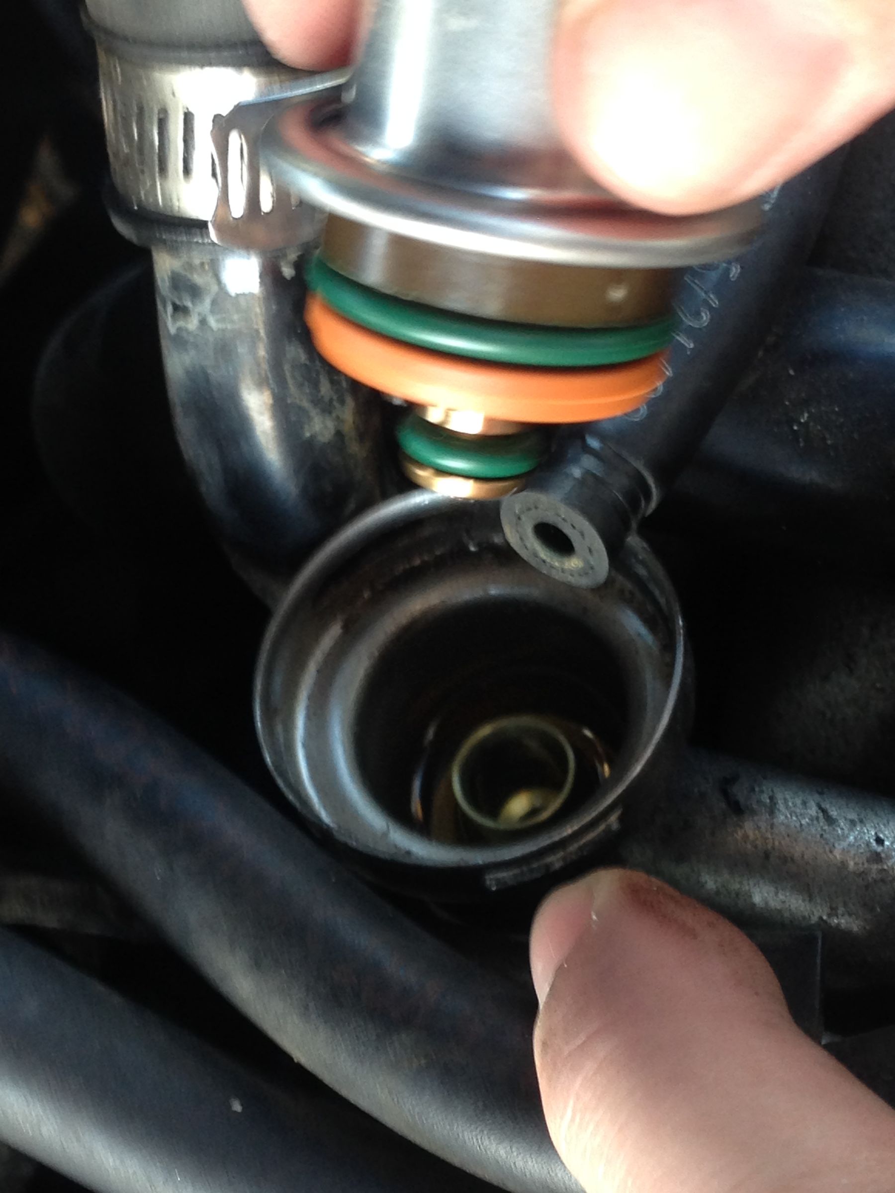 2004 VW Passat Fuel Pressure Regulator Replacement : 7 Steps ...