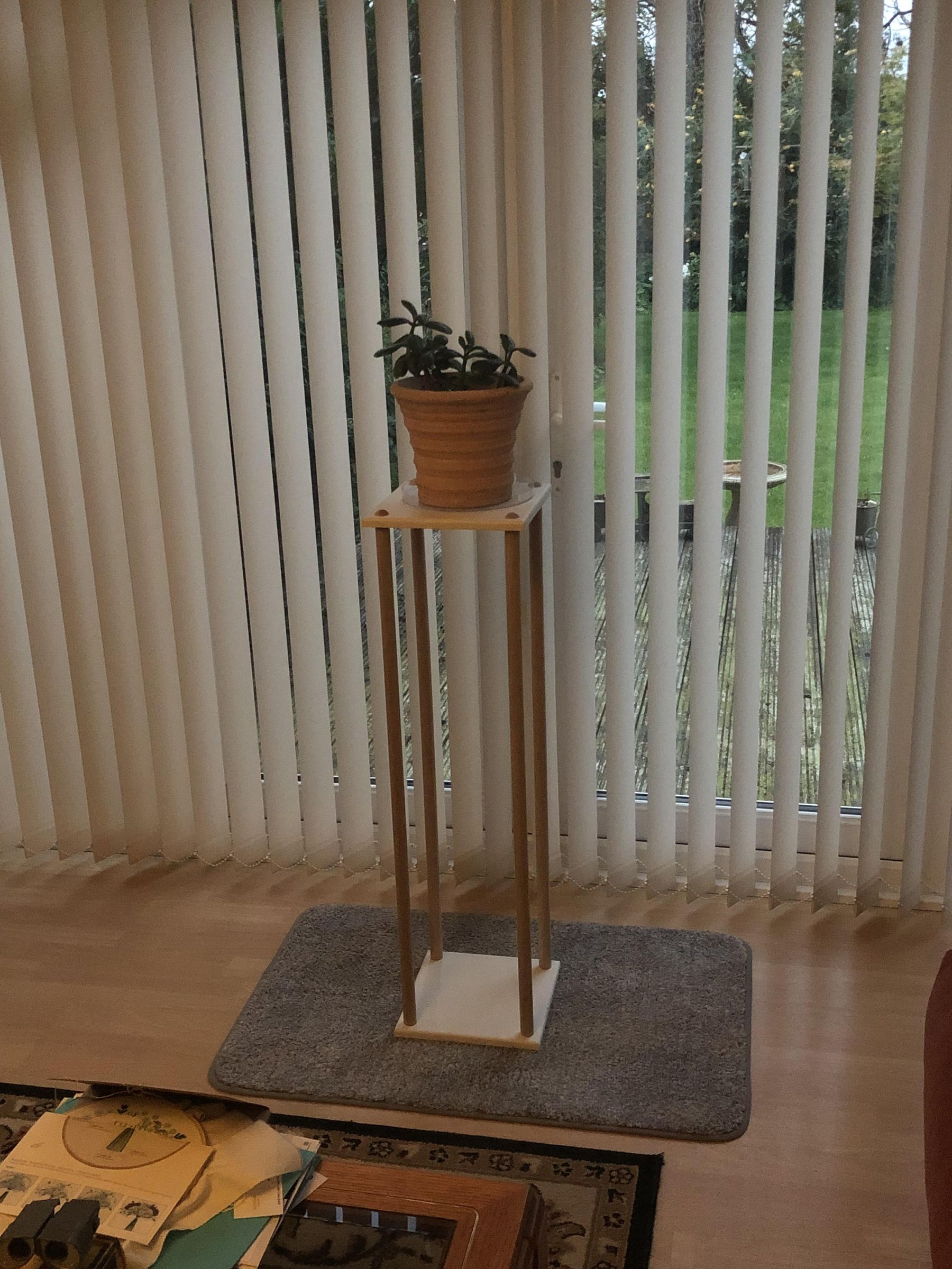 Broom Shaft and MDF Tall Plant Stand El Cheapo! : 5 Steps (with ...