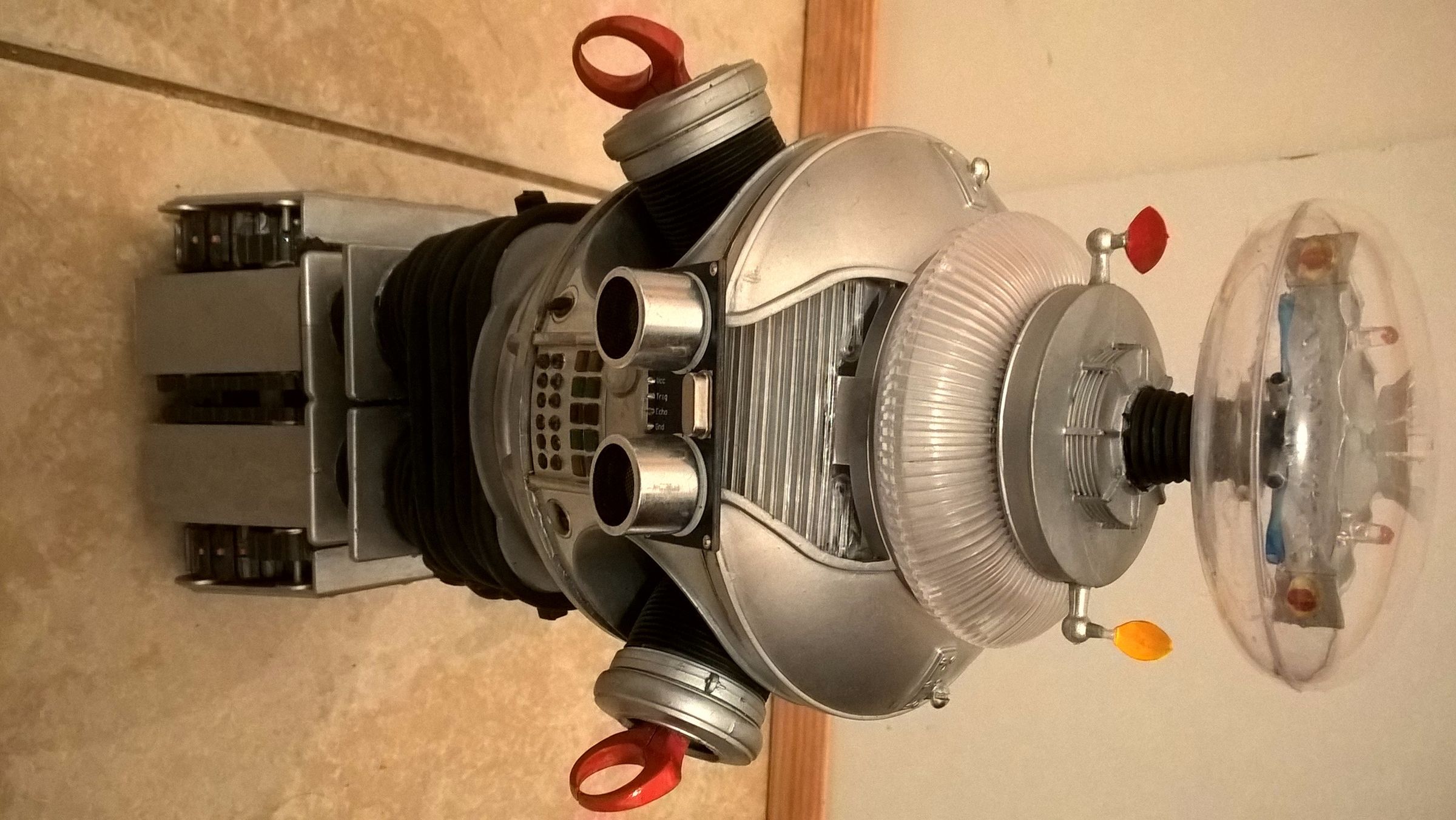 Robot B9 - " Lost in Space " Moebius : 6 Steps - Instructables