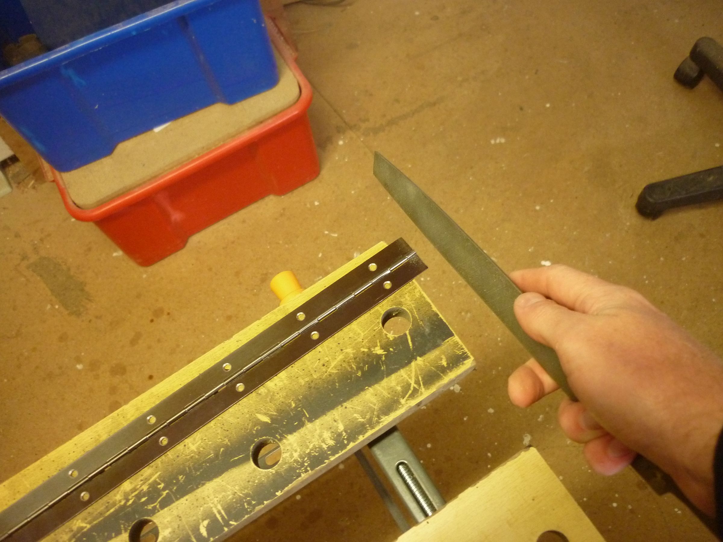 Collapsible Z-Shaped Side Table : 7 Steps (with Pictures) - Instructables