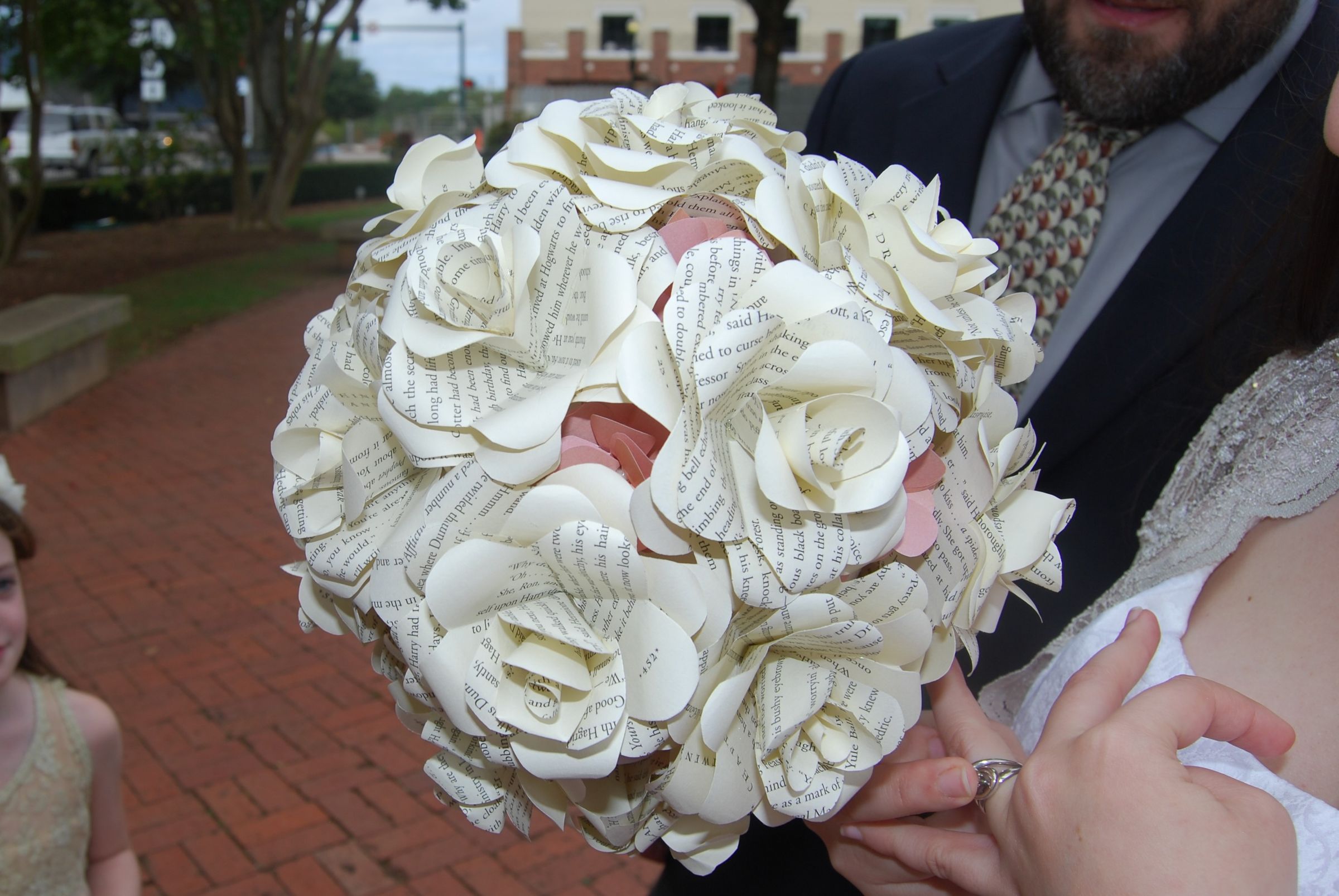 Book Page Roses : 5 Steps (with Pictures) - Instructables