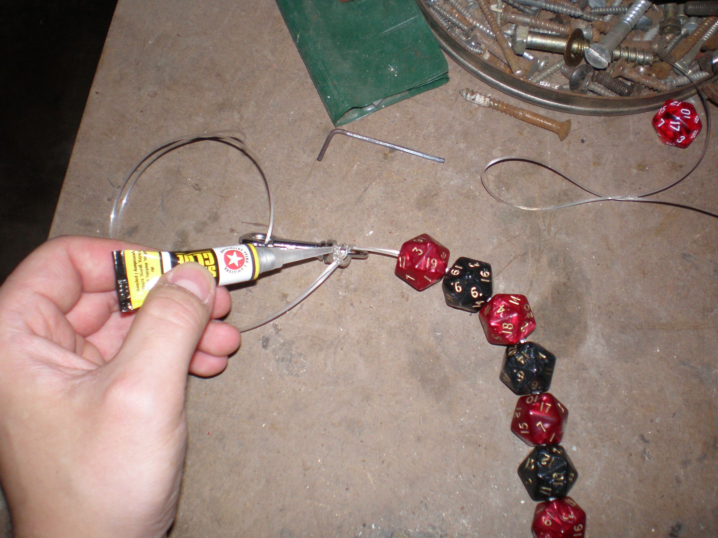 Geek Chain: Chain Made Out of D20 Dice : 4 Steps - Instructables