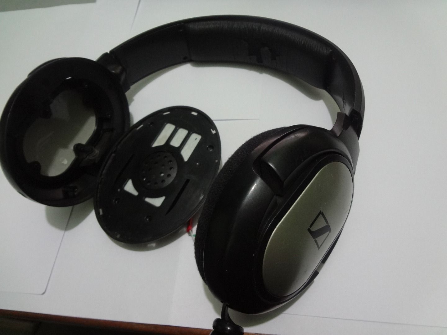 Repairing and Customizing Old Headphones : 7 Steps - Instructables