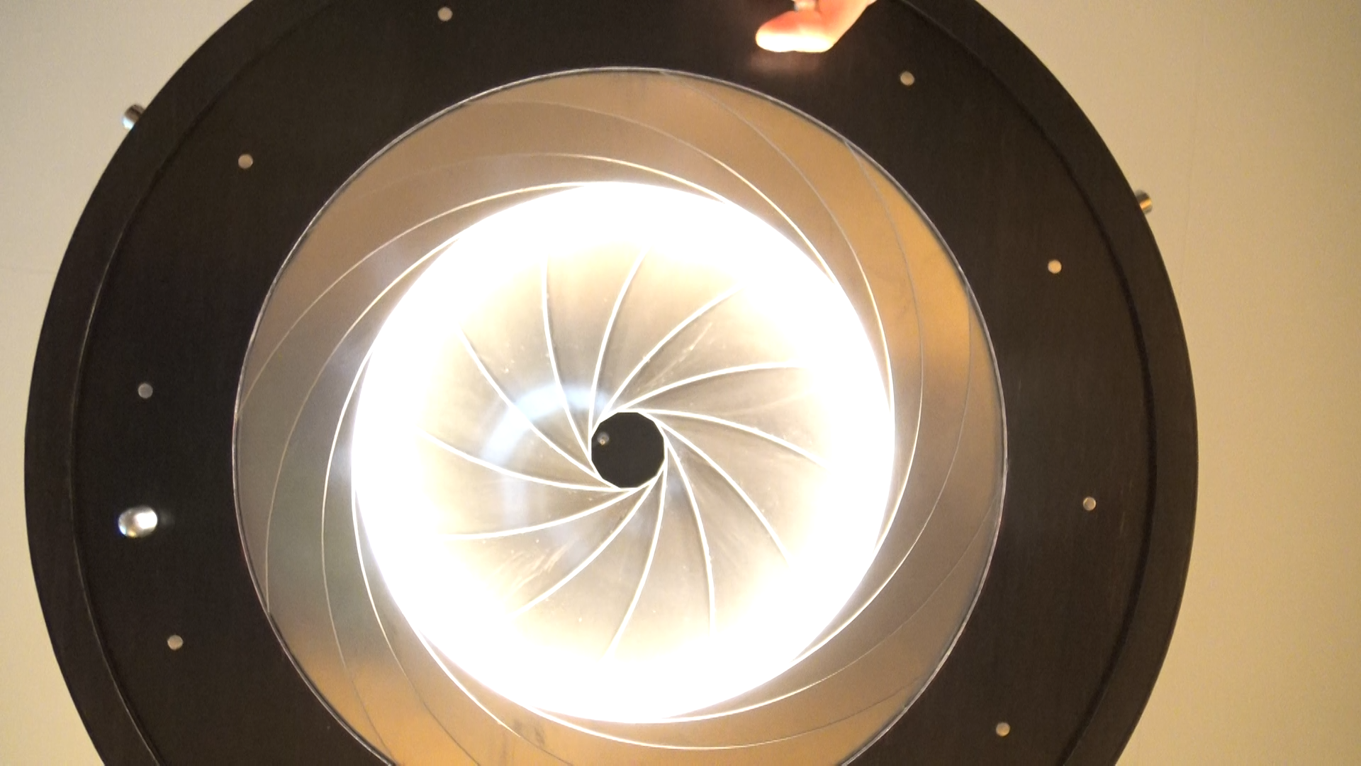Dim the Lights Without a Dimmer - Mechanical Dimming Iris Lamp : 12 ...