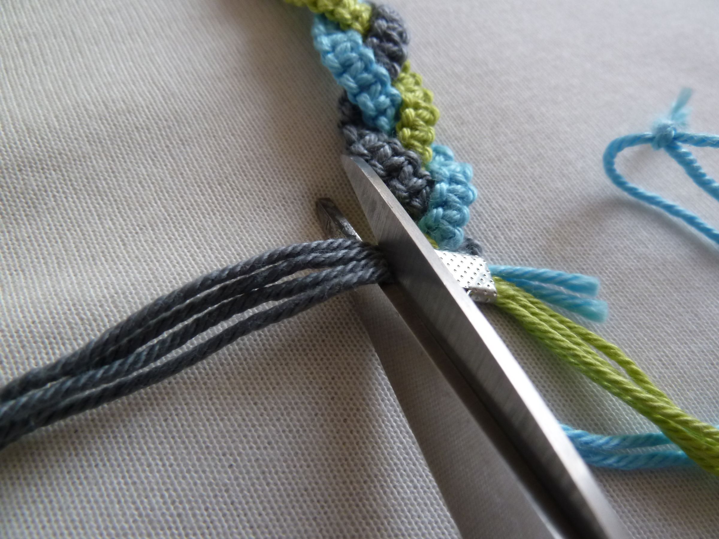 Braided Macrame Bracelet : 14 Steps (with Pictures) - Instructables