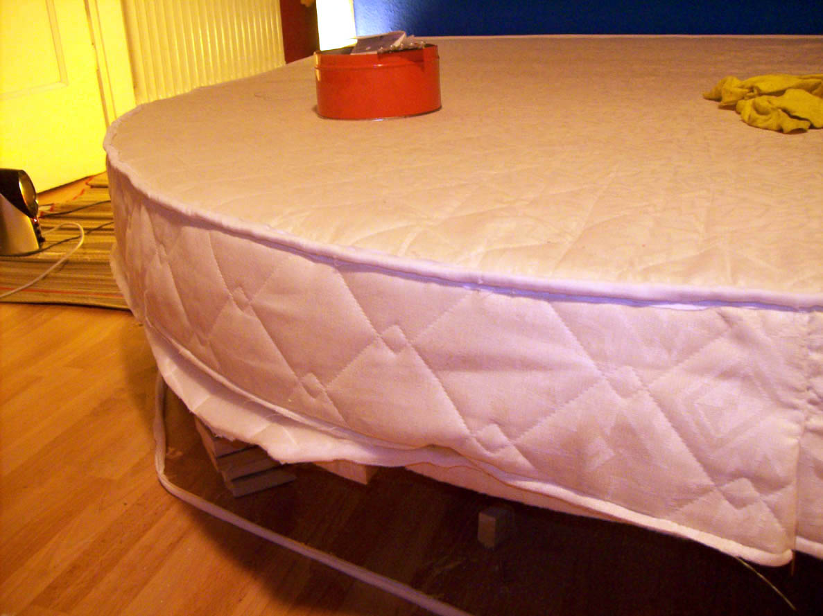 How to Make Your Foam Mattress Round (or Any Other Shape) : 4 Steps ...