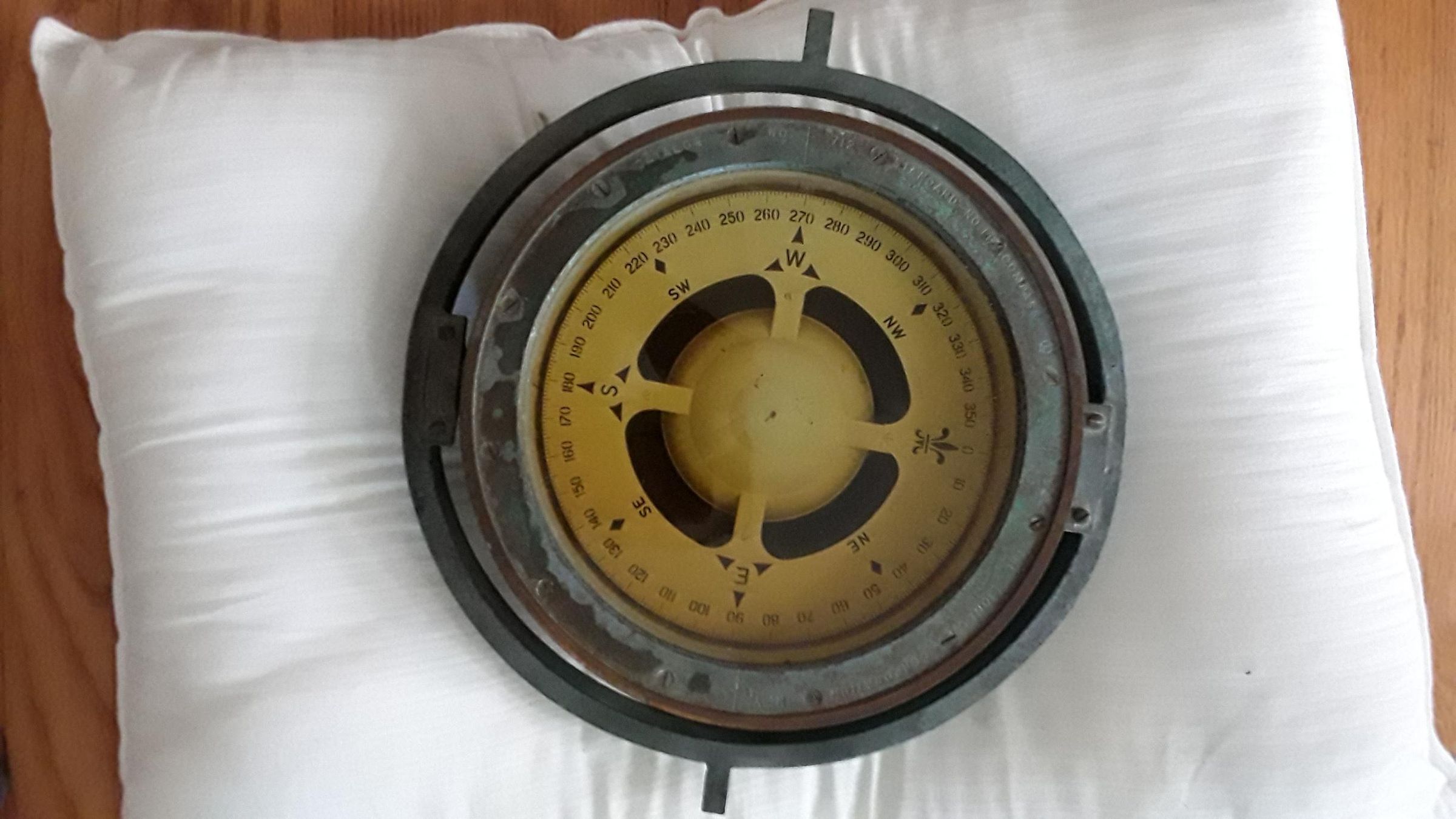 Compass Display Table With Indirect Lighting : 6 Steps (with Pictures ...