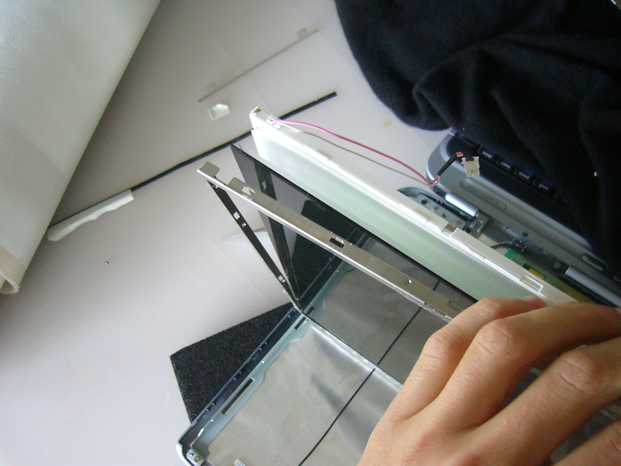 How to Take Apart a Laptop : 8 Steps - Instructables