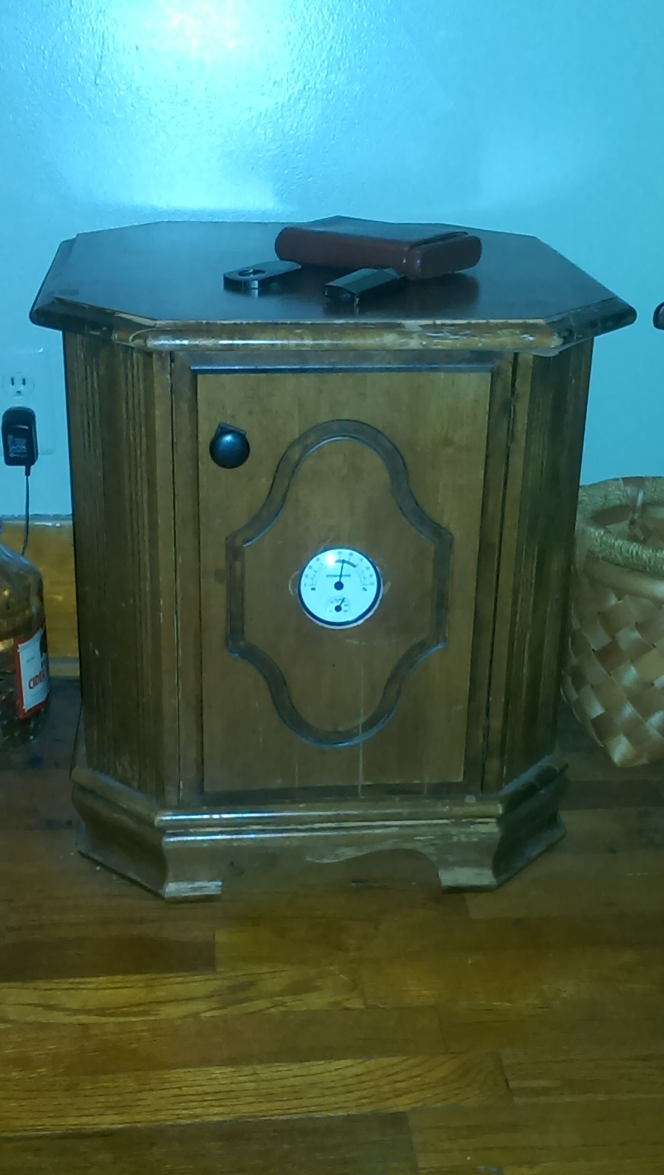 Turn an Old End Table Into a Cigar Humidor : 5 Steps (with Pictures ...