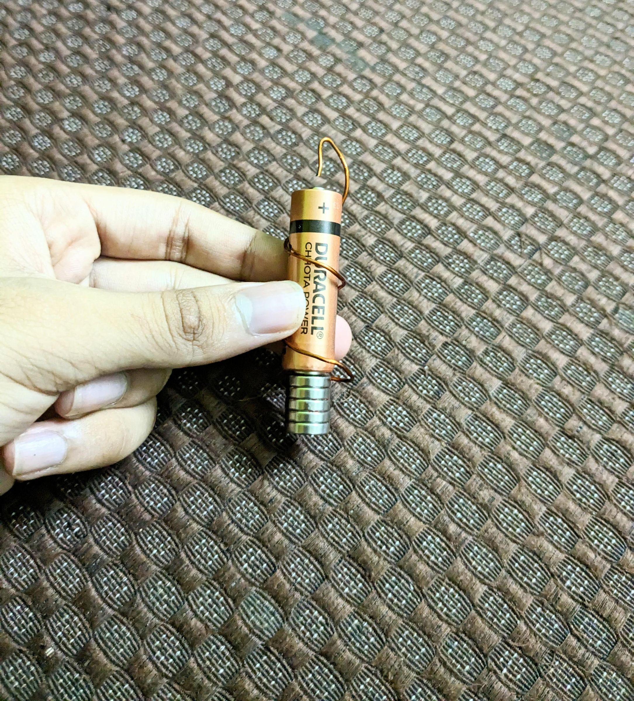 How to Make the Simplest DC Electric Motor With Magnets : 4 Steps (with ...