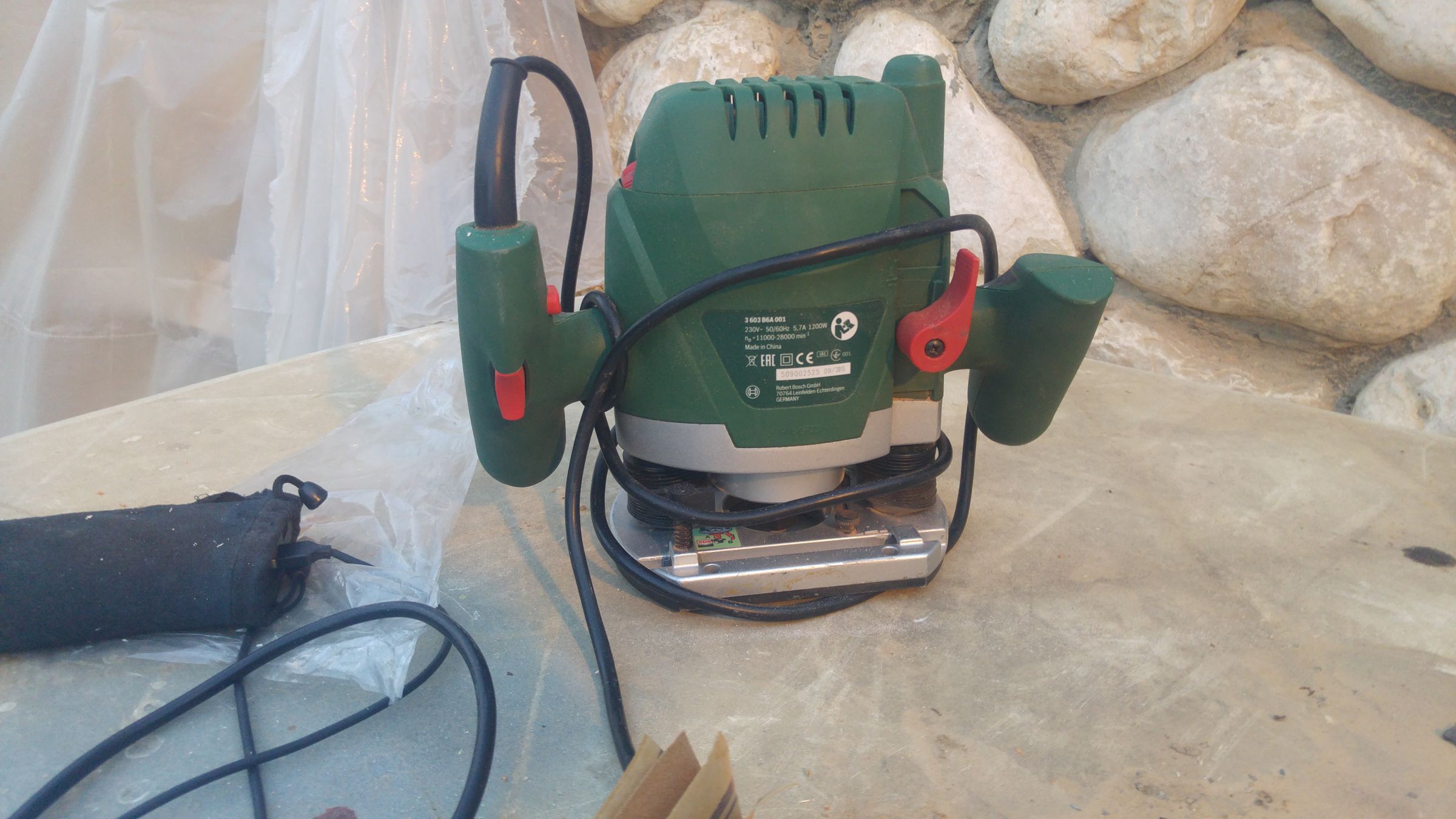 Easy to Make Small Router Table : 4 Steps - Instructables