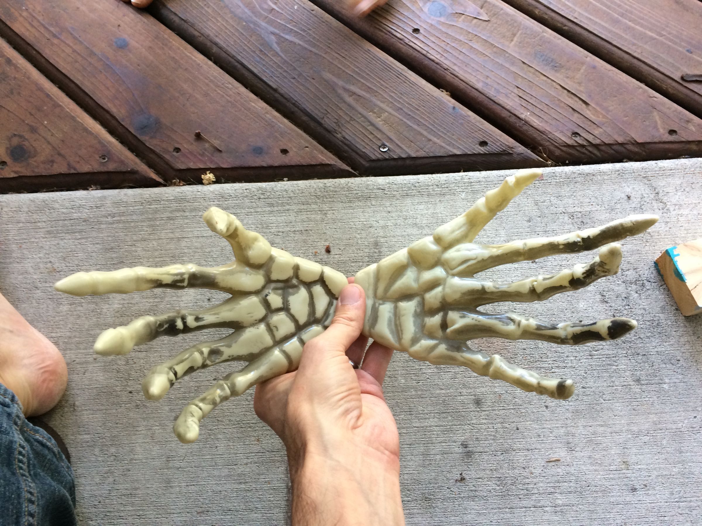 Quick and Spooky: Improving Dollar Store Skeleton Hands With a Heat Gun ...