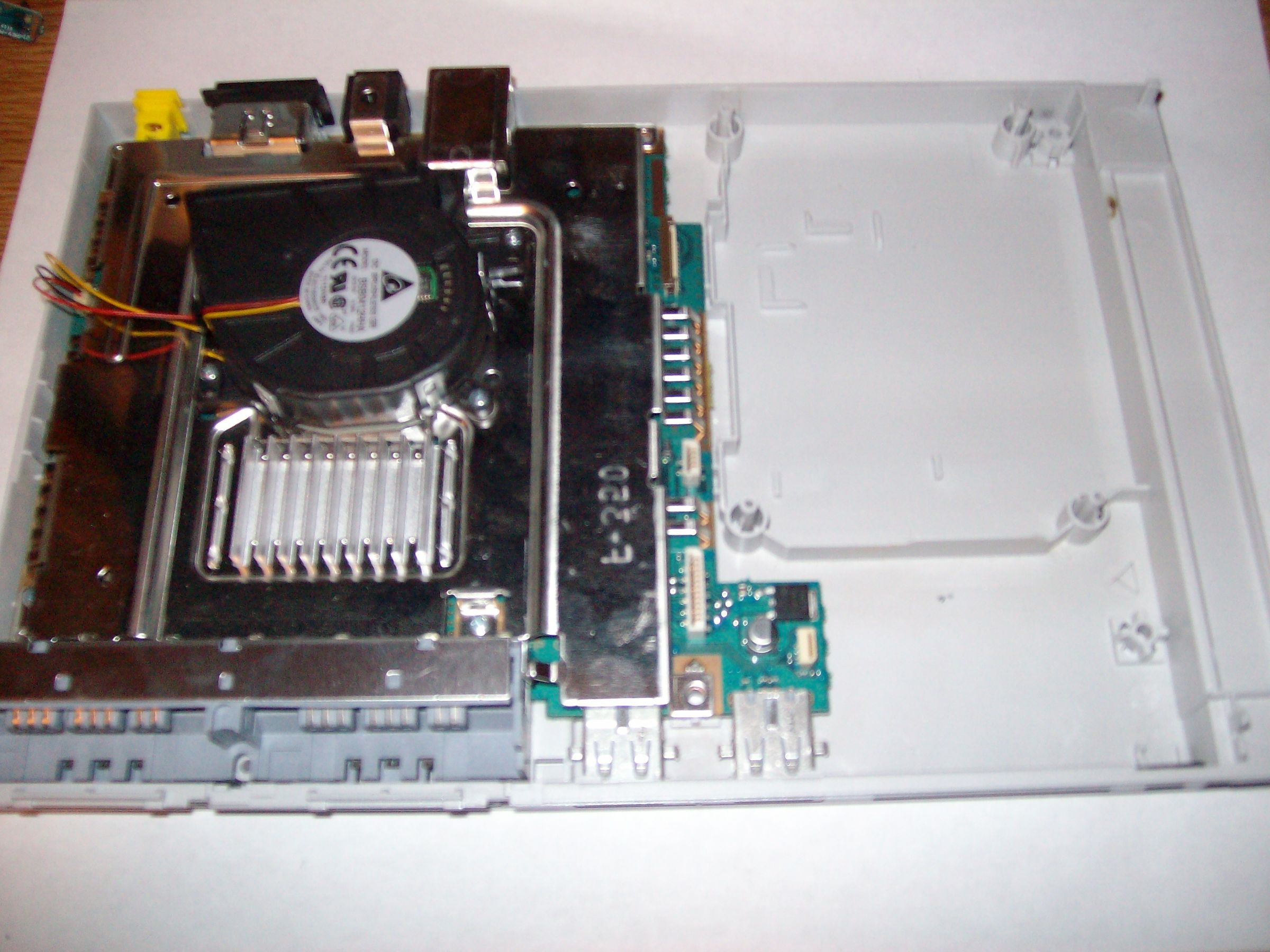 Opening PS2 Slim : 5 Steps - Instructables