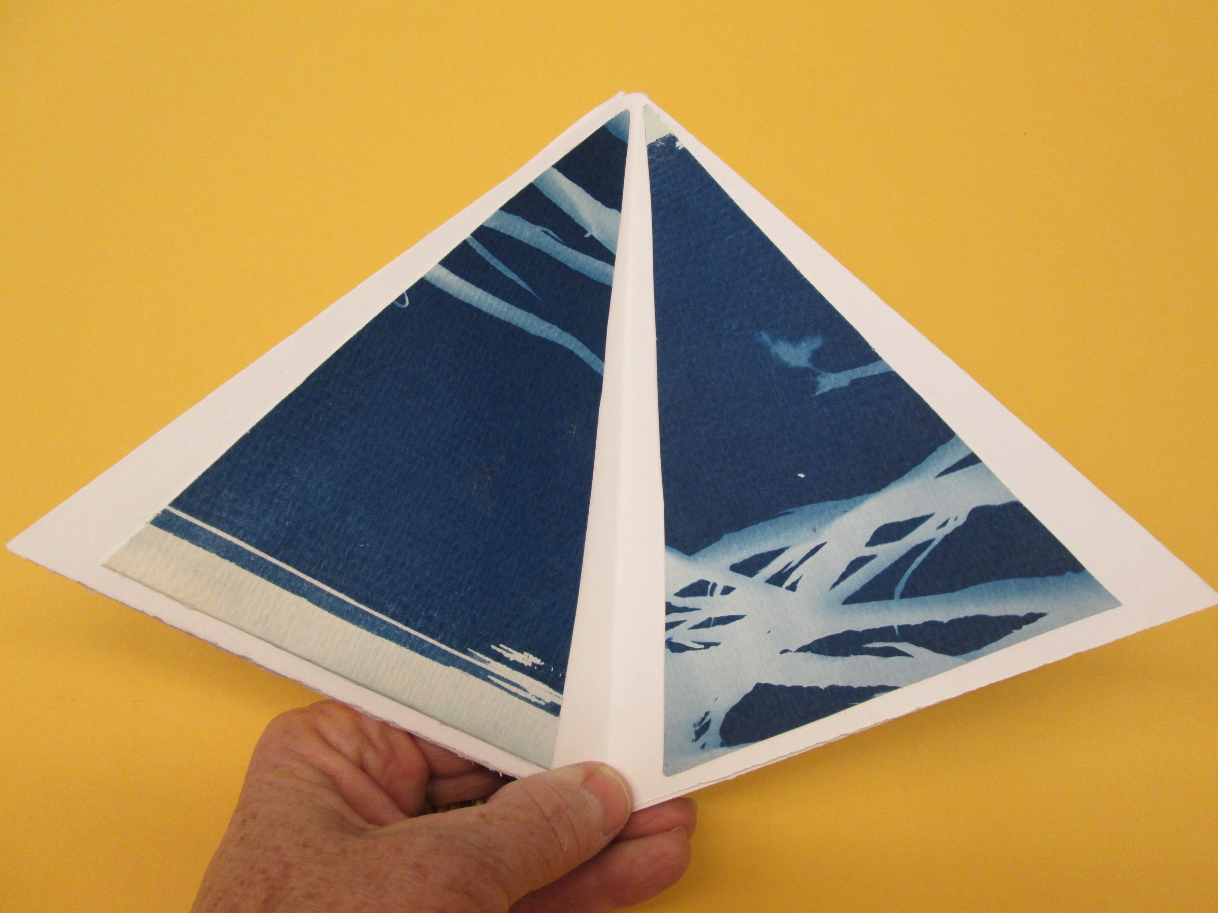 TRIANGLE BOOK : 8 Steps - Instructables