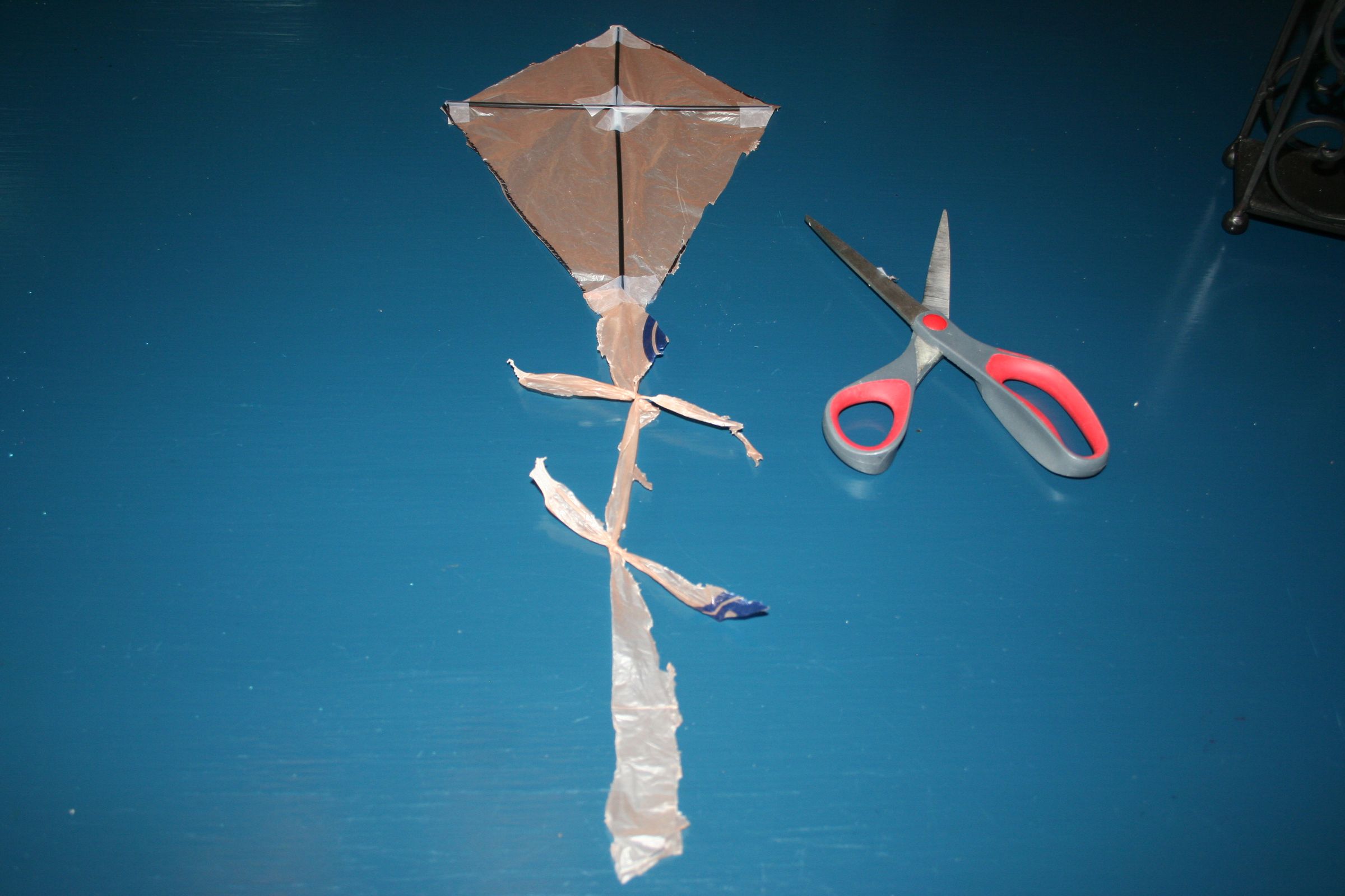 Build Your Own Mini Kite : 9 Steps (with Pictures) - Instructables