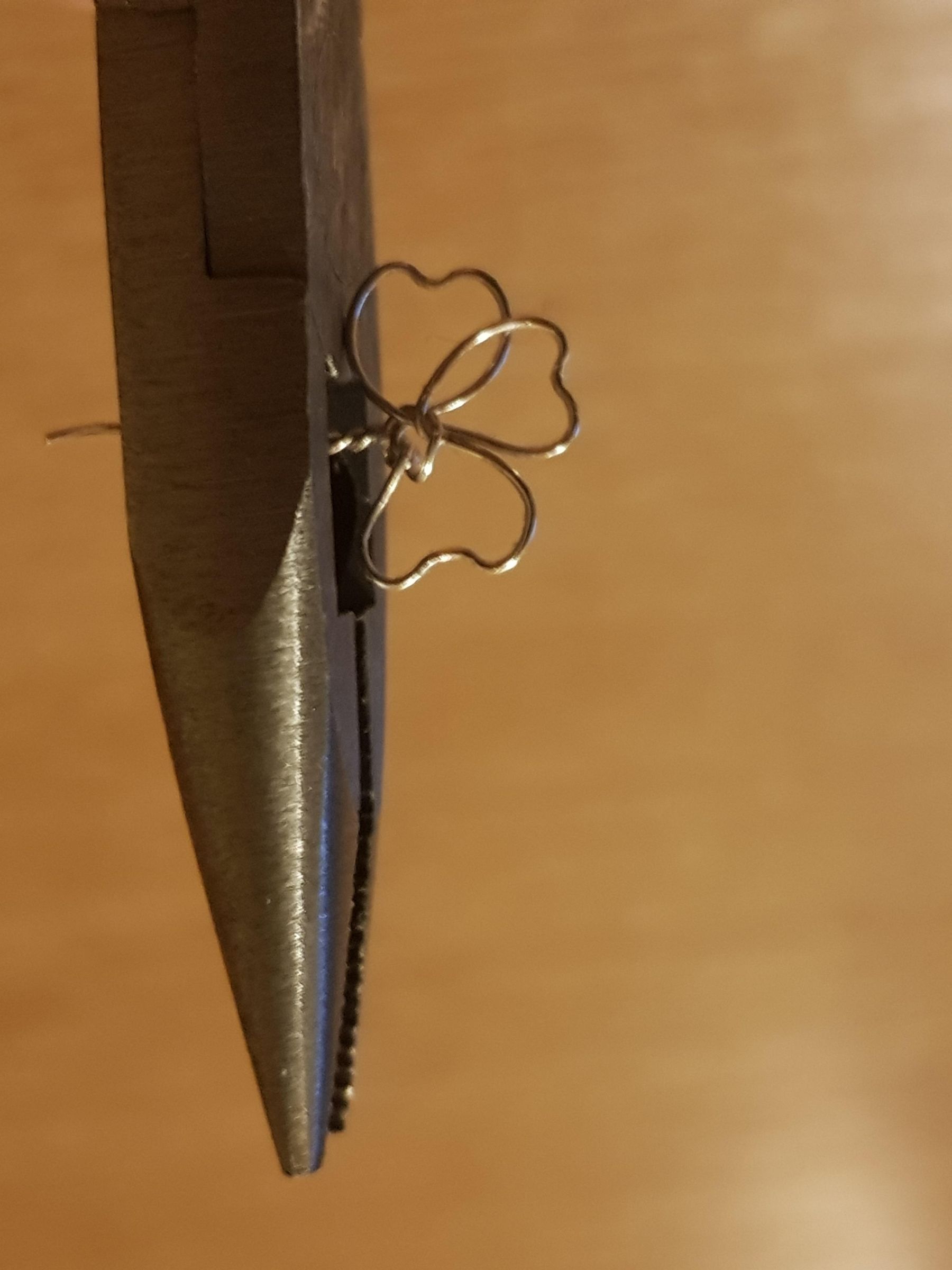 Making a Jewelry Wire 3 Leaf Clover : 6 Steps - Instructables