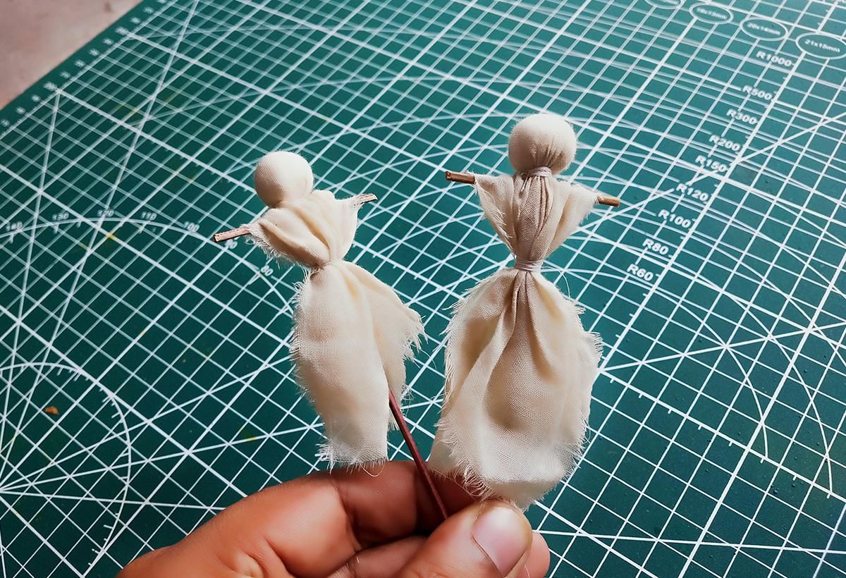 Mini Halloween Ghosts & Scarecrows : 6 Steps (with Pictures ...