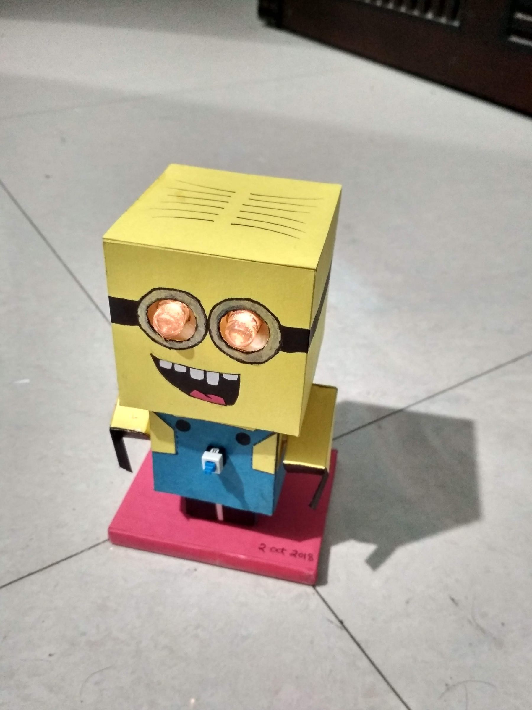 Minion Cubecraft Toy (A Flashlight Toy) : 4 Steps - Instructables
