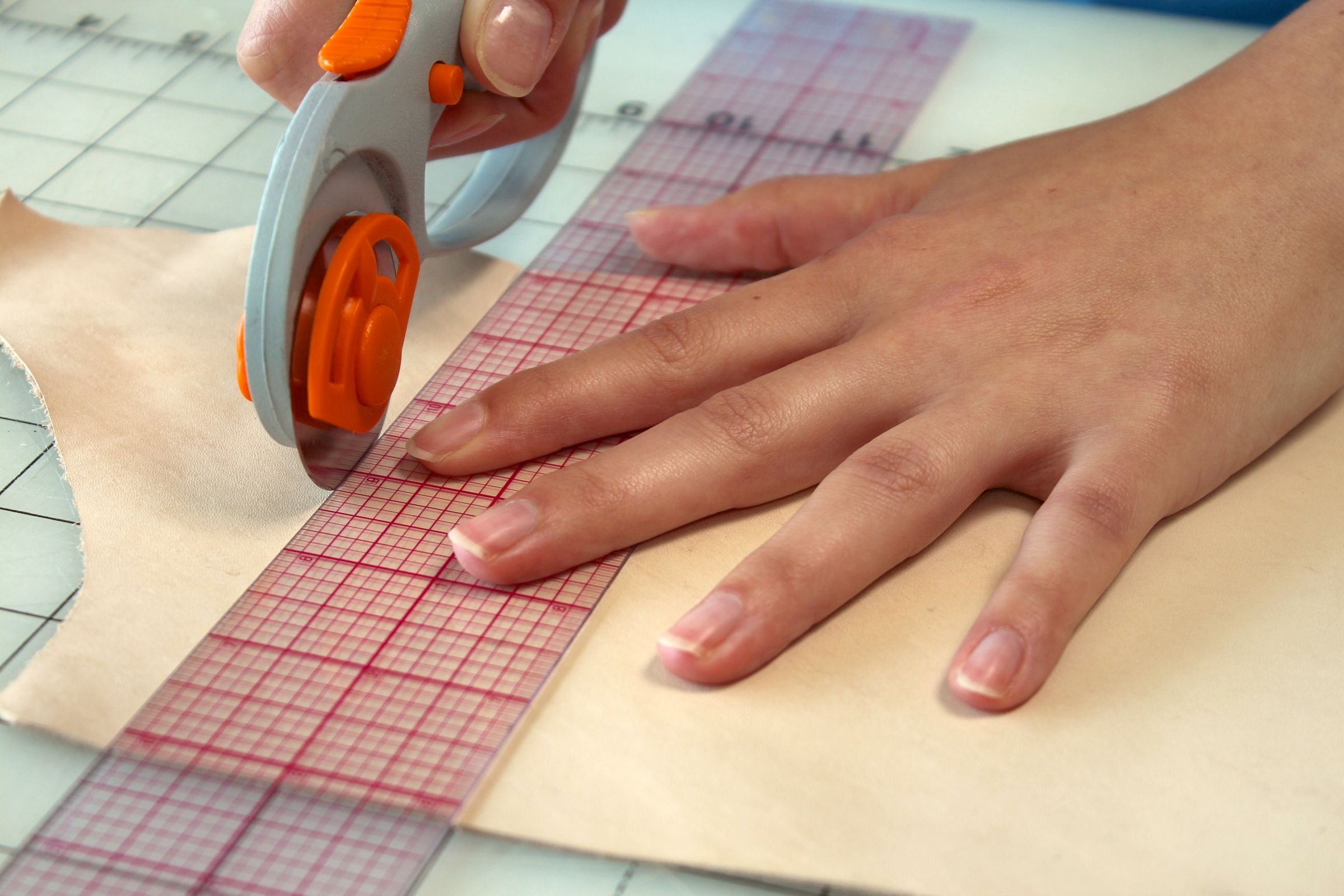 How to Cut Leather : 4 Steps (with Pictures) - Instructables