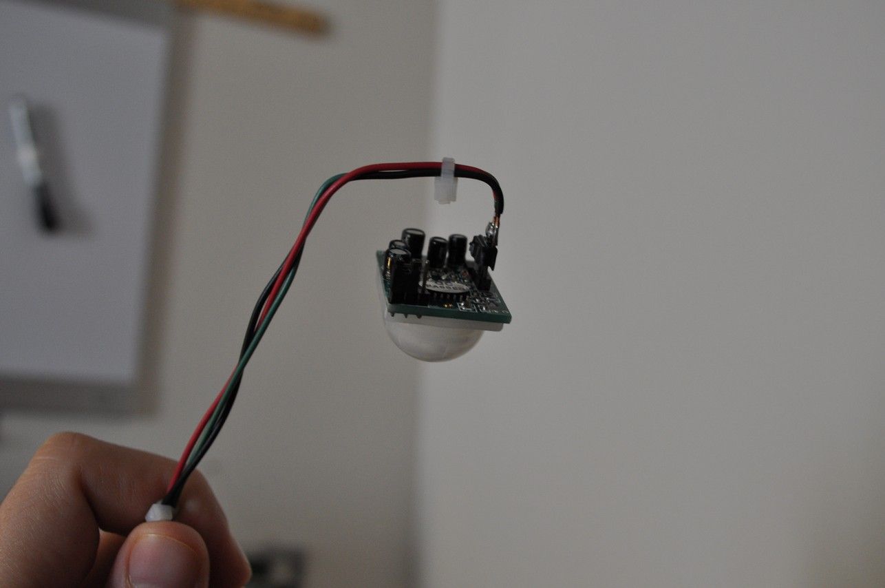 Motion Activated Dropping Spider, Low Cost, No Programming : 10 Steps ...