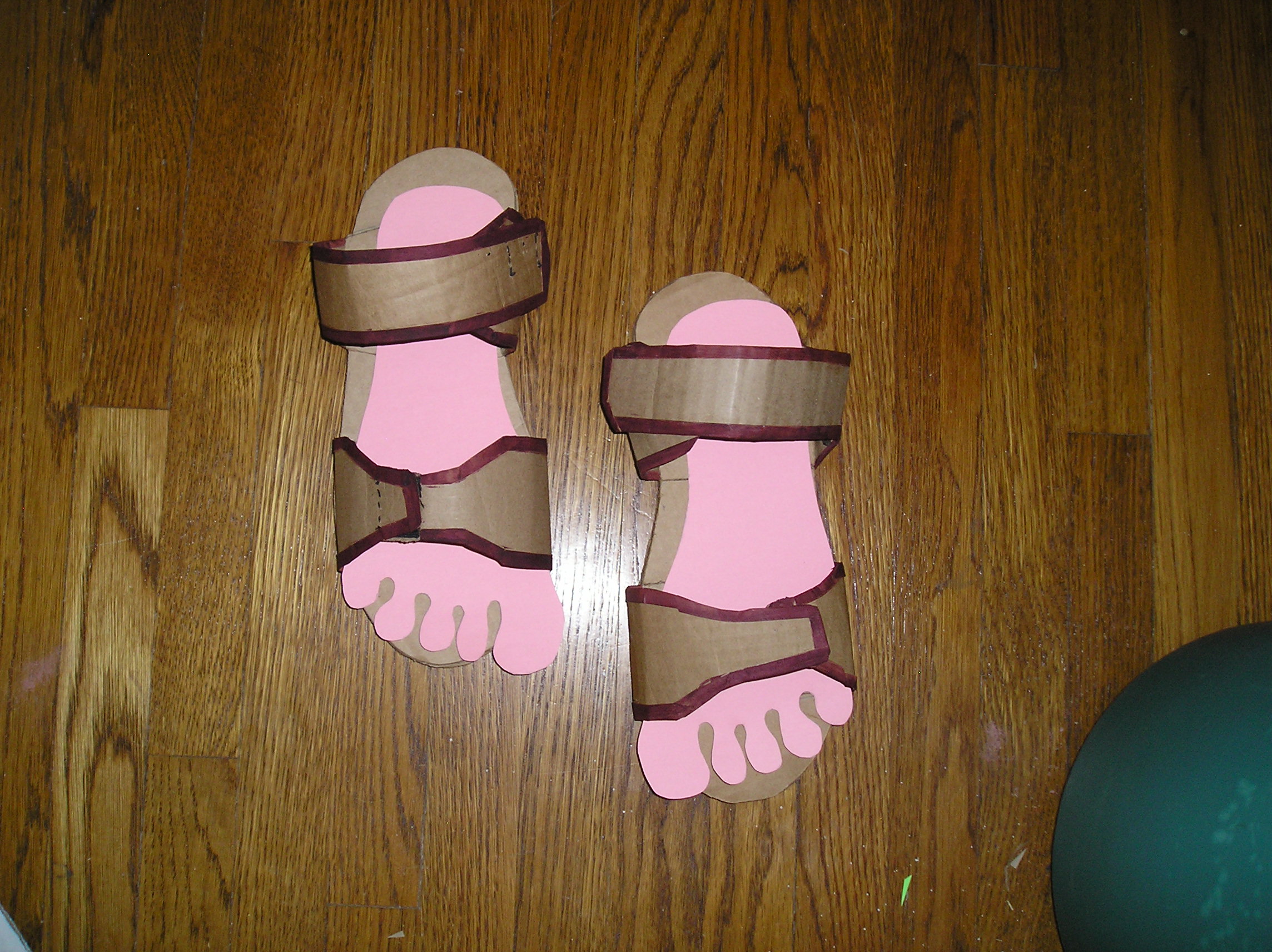 A Pair of Sandals From a Cardboard Box : 8 Steps - Instructables