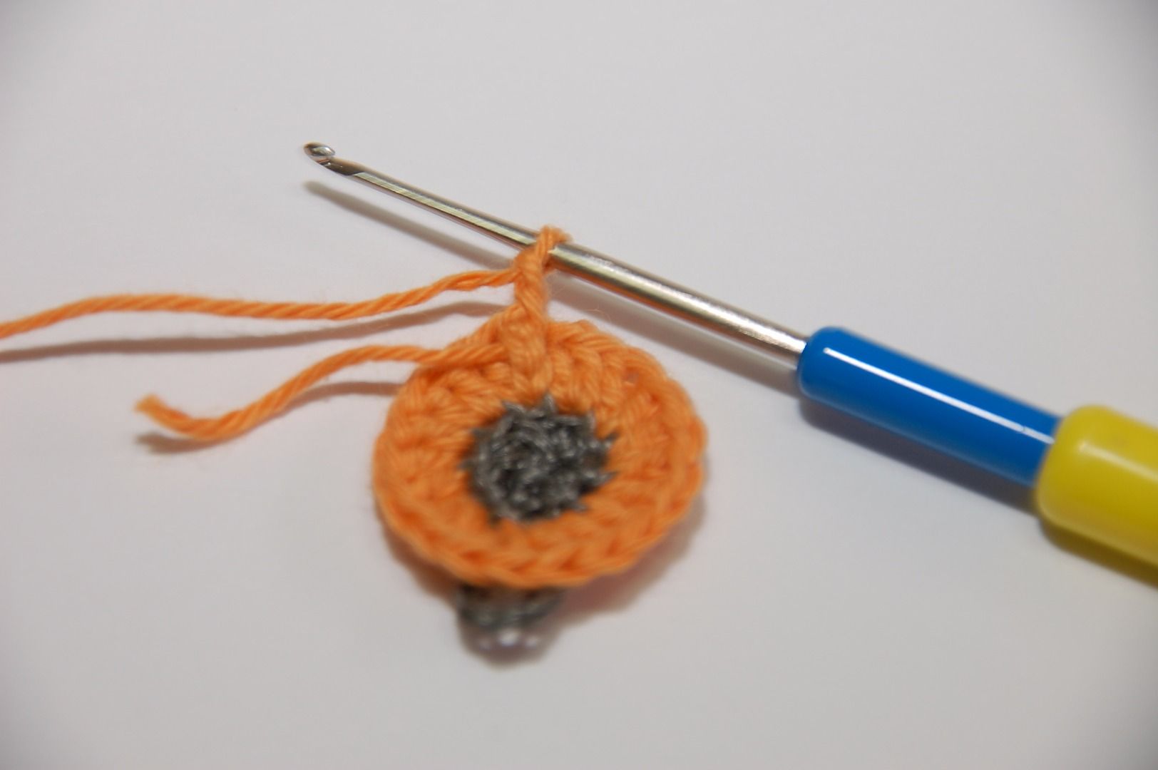 Crochet Battery Holder : 5 Steps - Instructables