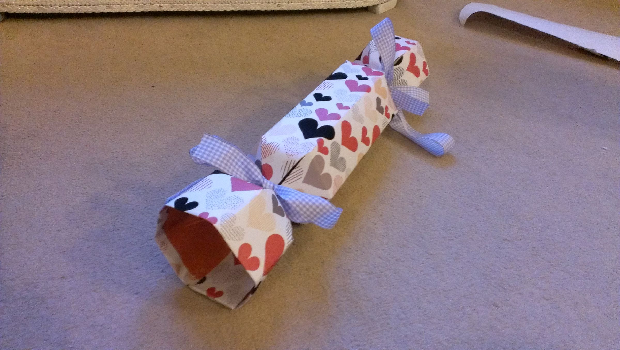 Giant Christmas Cracker : 9 Steps - Instructables