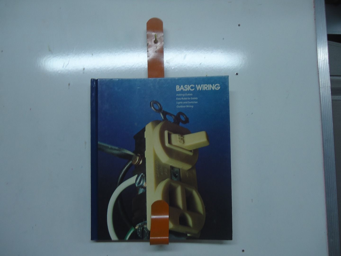 Multi Thickness Book Wall Display : 3 Steps (with Pictures) - Instructables