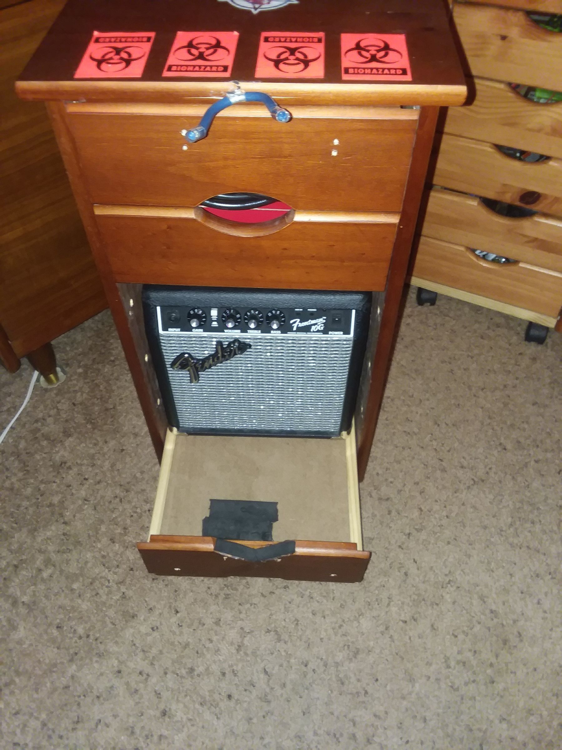 Guitar Stand and Accessories Storage : 3 Steps - Instructables