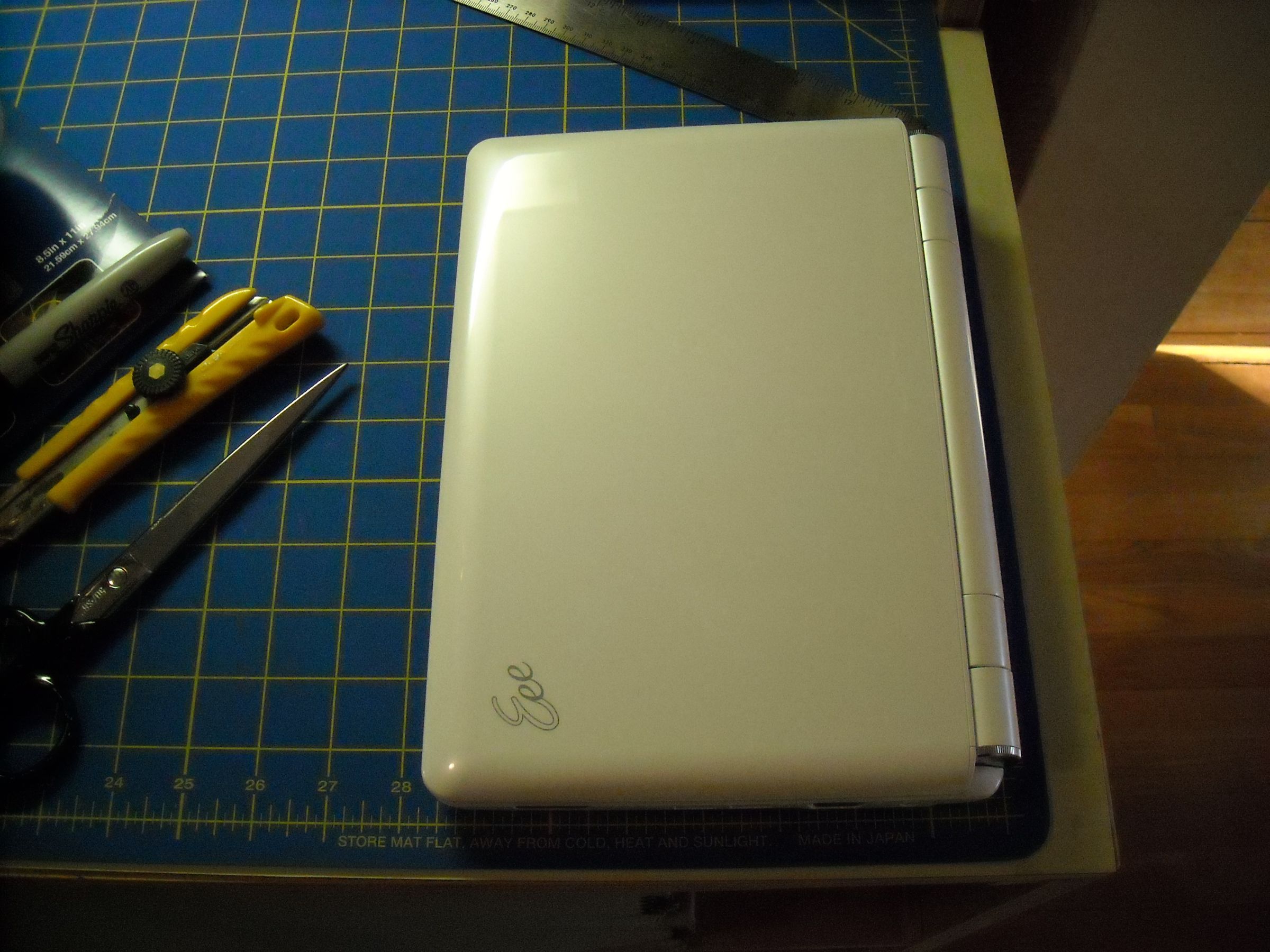 Cushioned Duct Tape Laptop Sleeve : 8 Steps (with Pictures) - Instructables