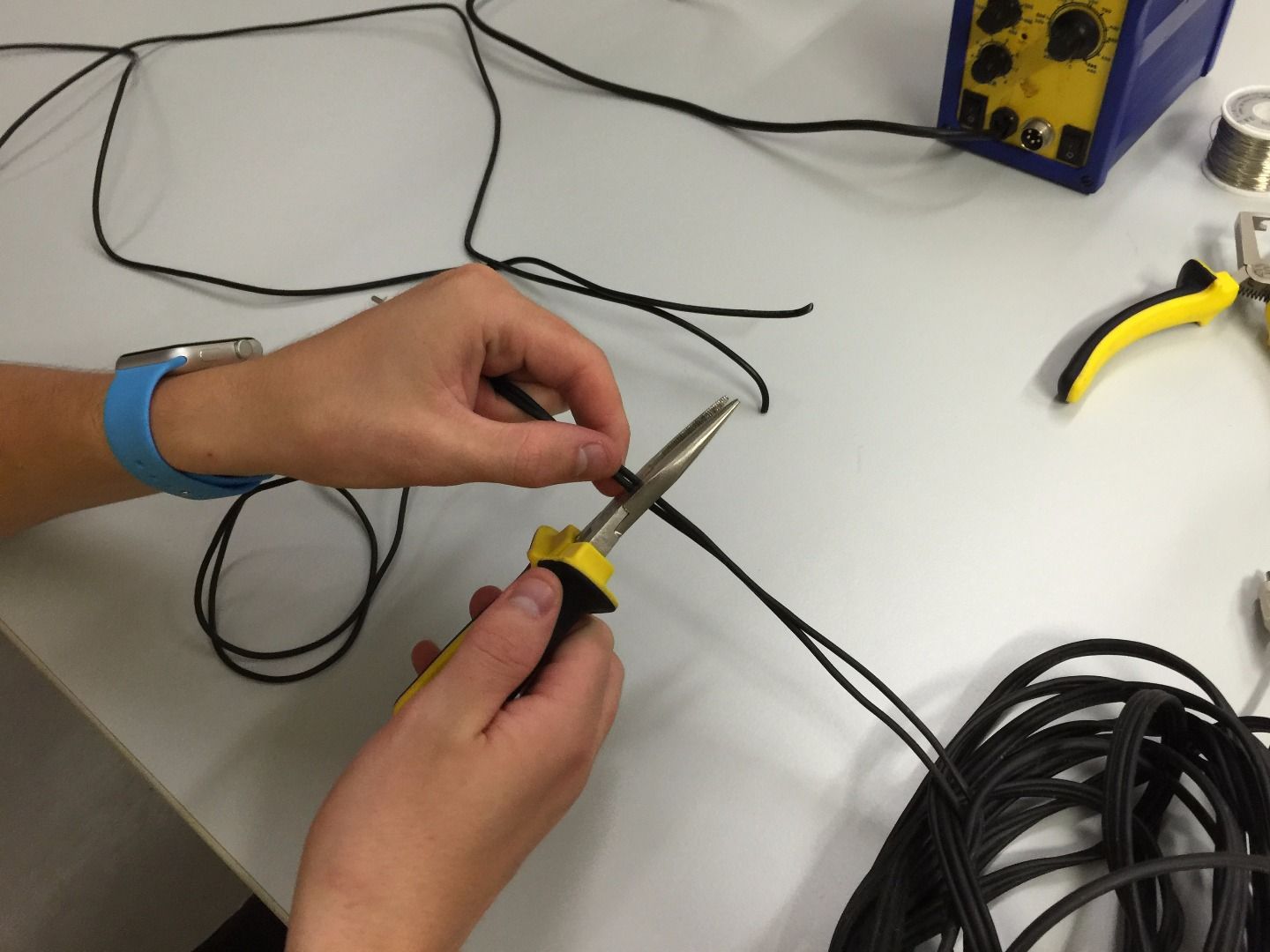 How to Build Your Own 3,5mm-jack-to-cinch-cable : 9 Steps - Instructables