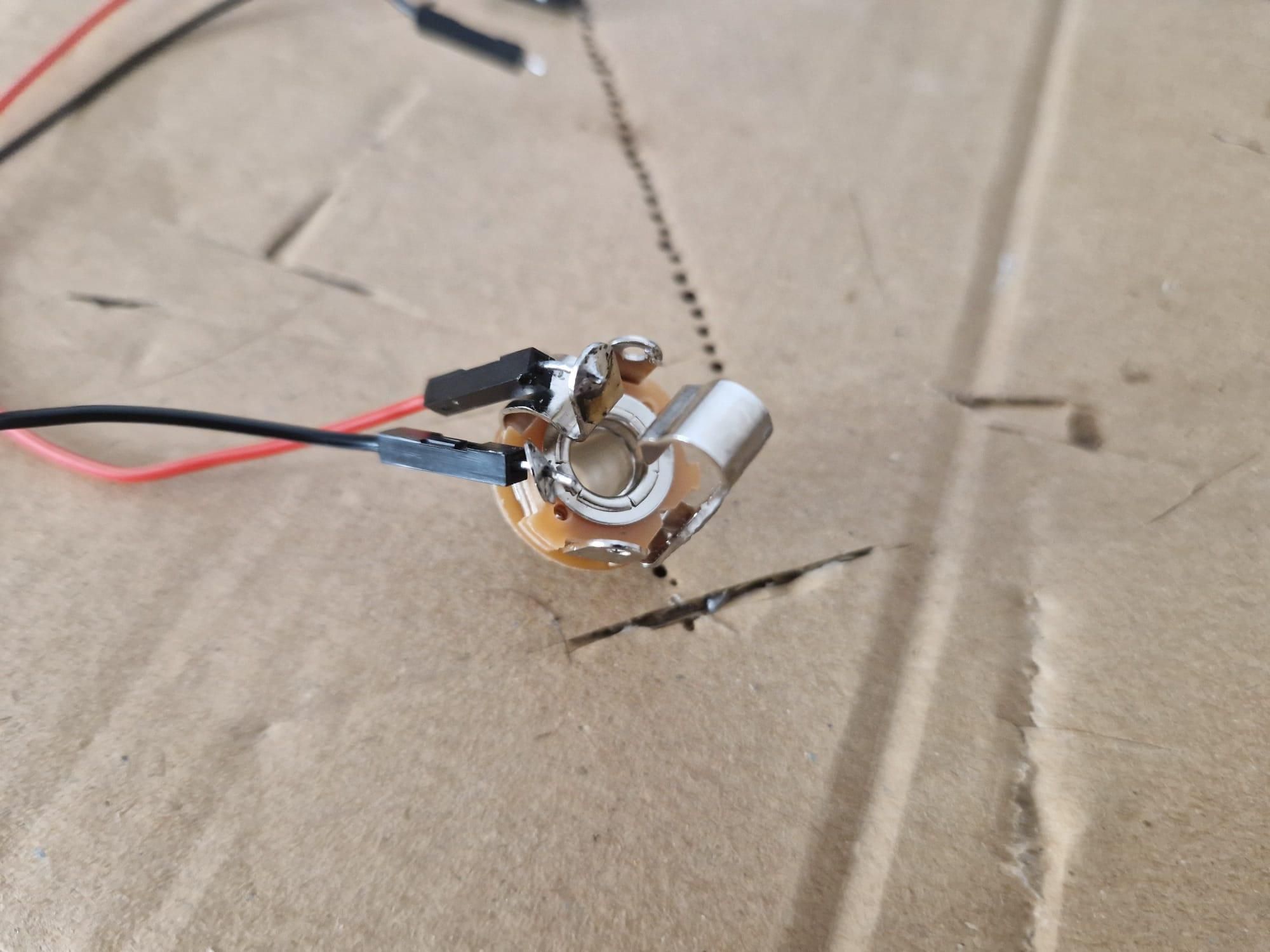 Electric Guitar With Fuzz Pedal : 4 Steps - Instructables