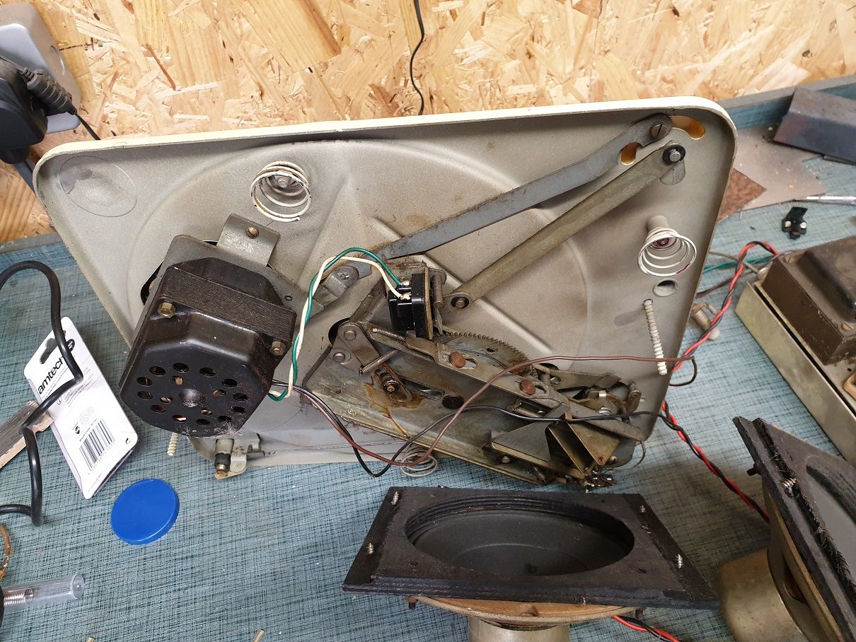 Fixing Up a Junk 65 Year Old Record Player : 10 Steps - Instructables