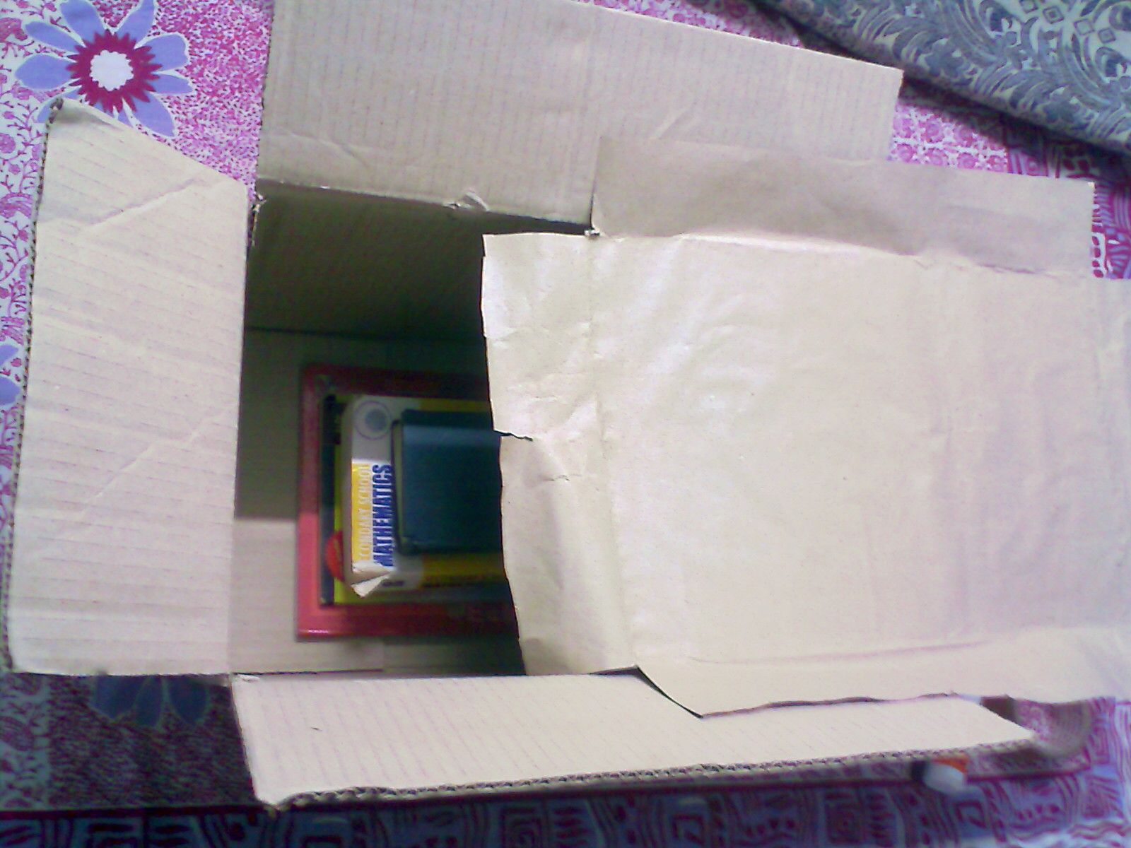 Cardboard Box Secret Compartment/Fake Bottom. : 6 Steps - Instructables