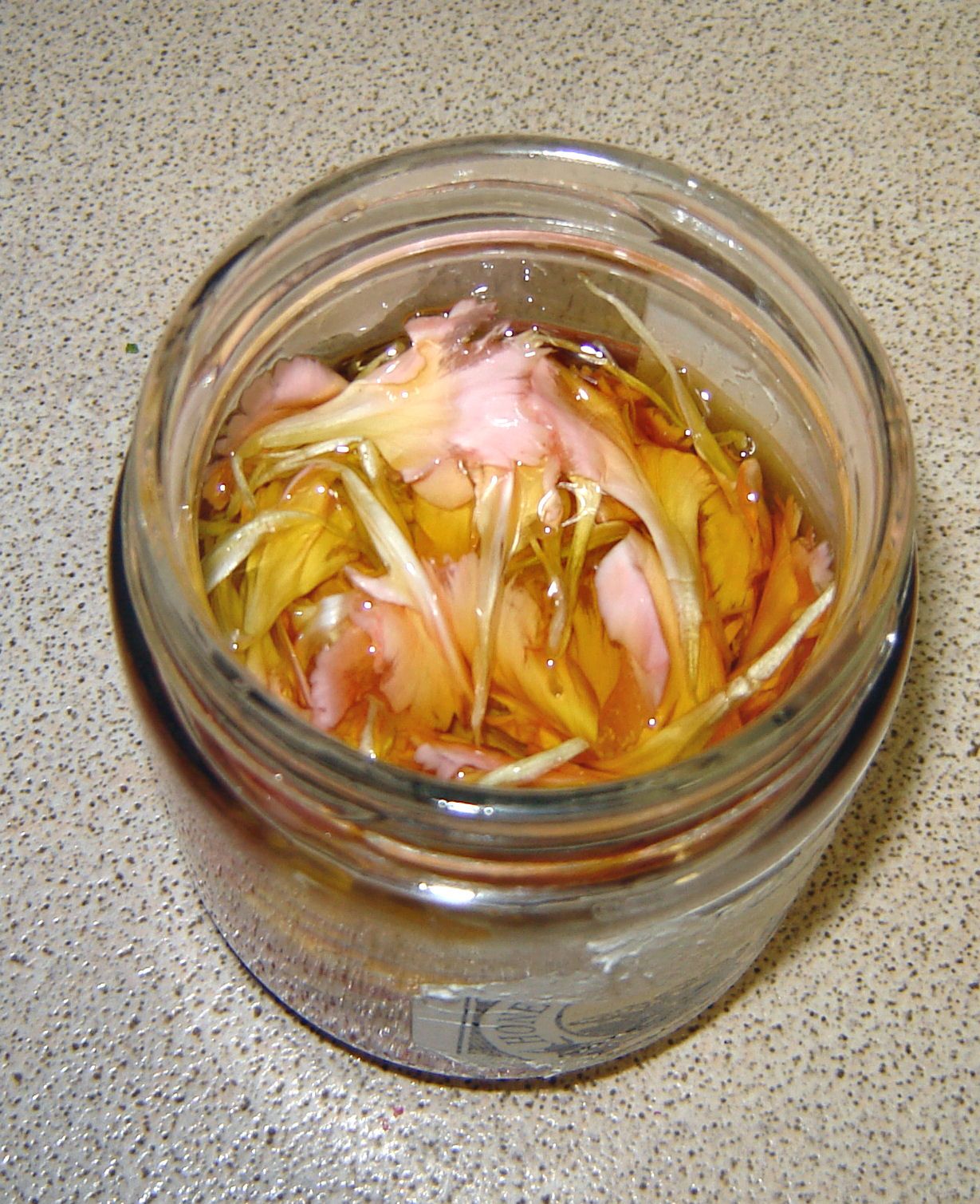 How to Make Infused Oil : 6 Steps (with Pictures) - Instructables
