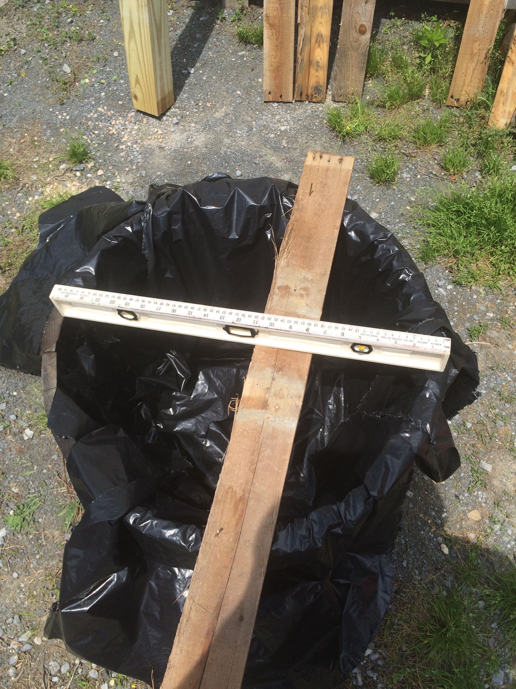 DIY Landscaping-Outdoor Barrel Posts : 11 Steps - Instructables