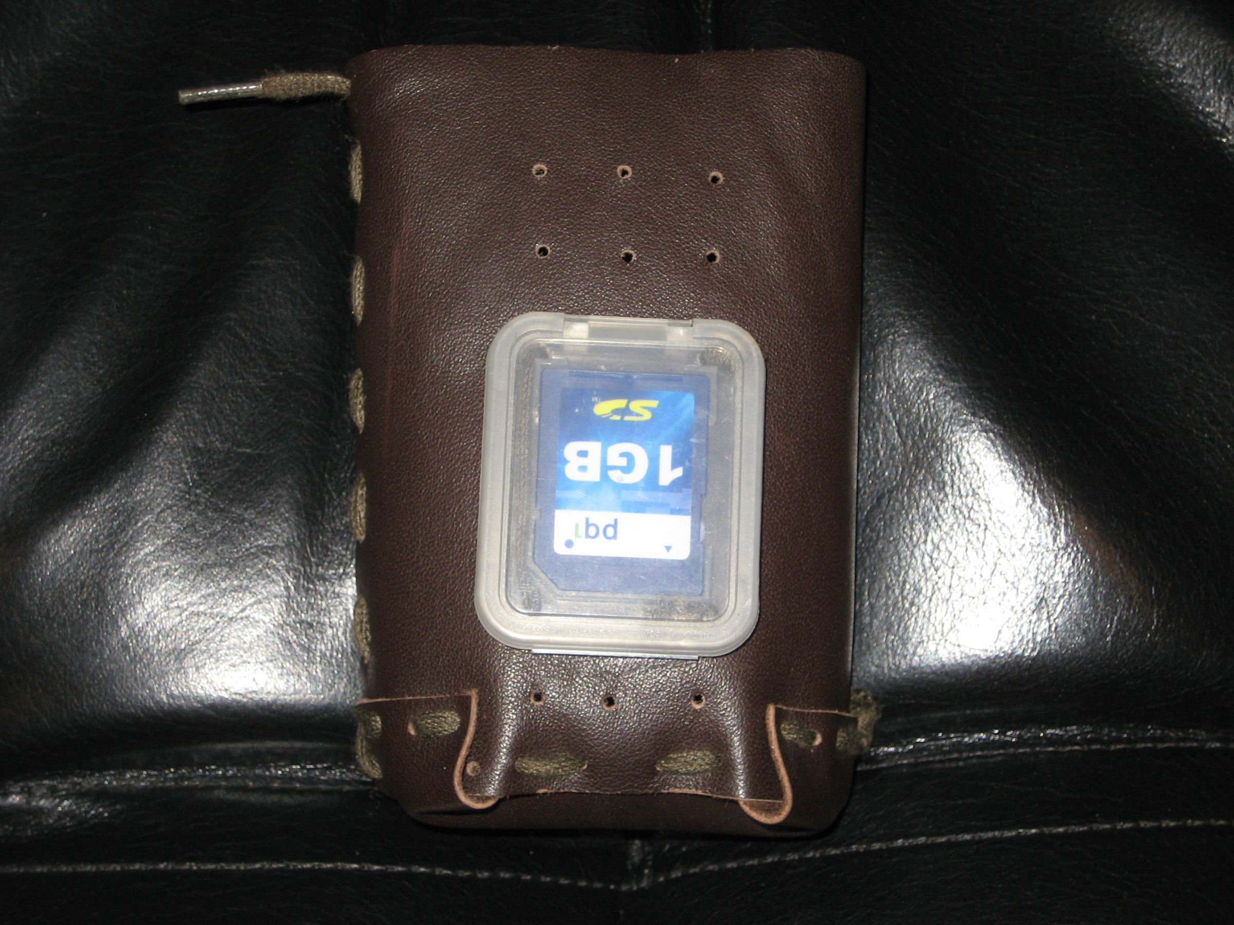 Leather Camera Belt Pouch From a Single Rectangle : 12 Steps ...
